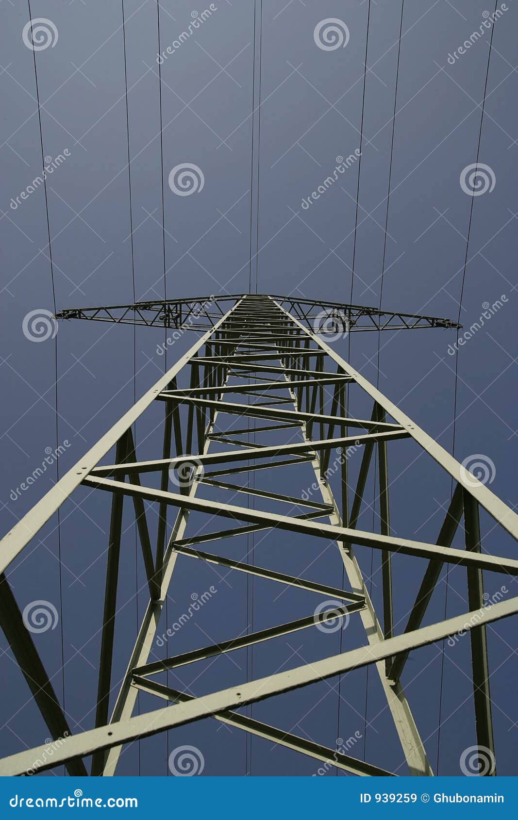 De Pyloon Van De Elektriciteit Stock Afbeelding - Image of lucht ...