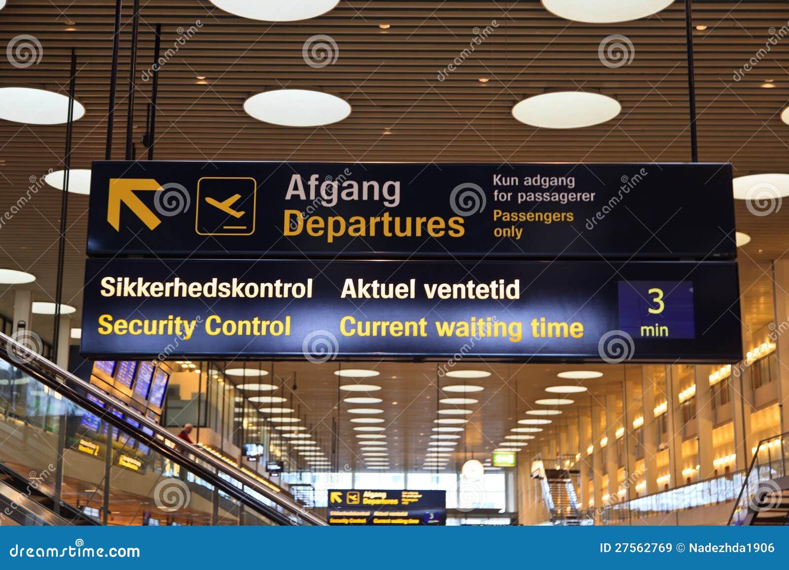 De Raad Van Het Vertrek in Luchthaven Van Kopenhagen Redactionele Stock ...