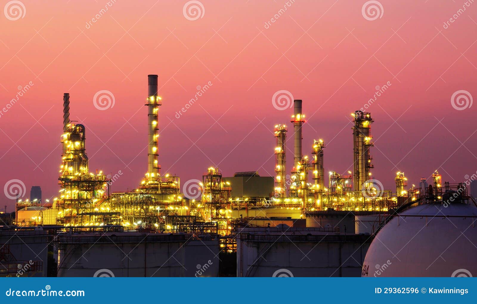 De raffinaderij stock foto. Image of industrie, mening - 29362596