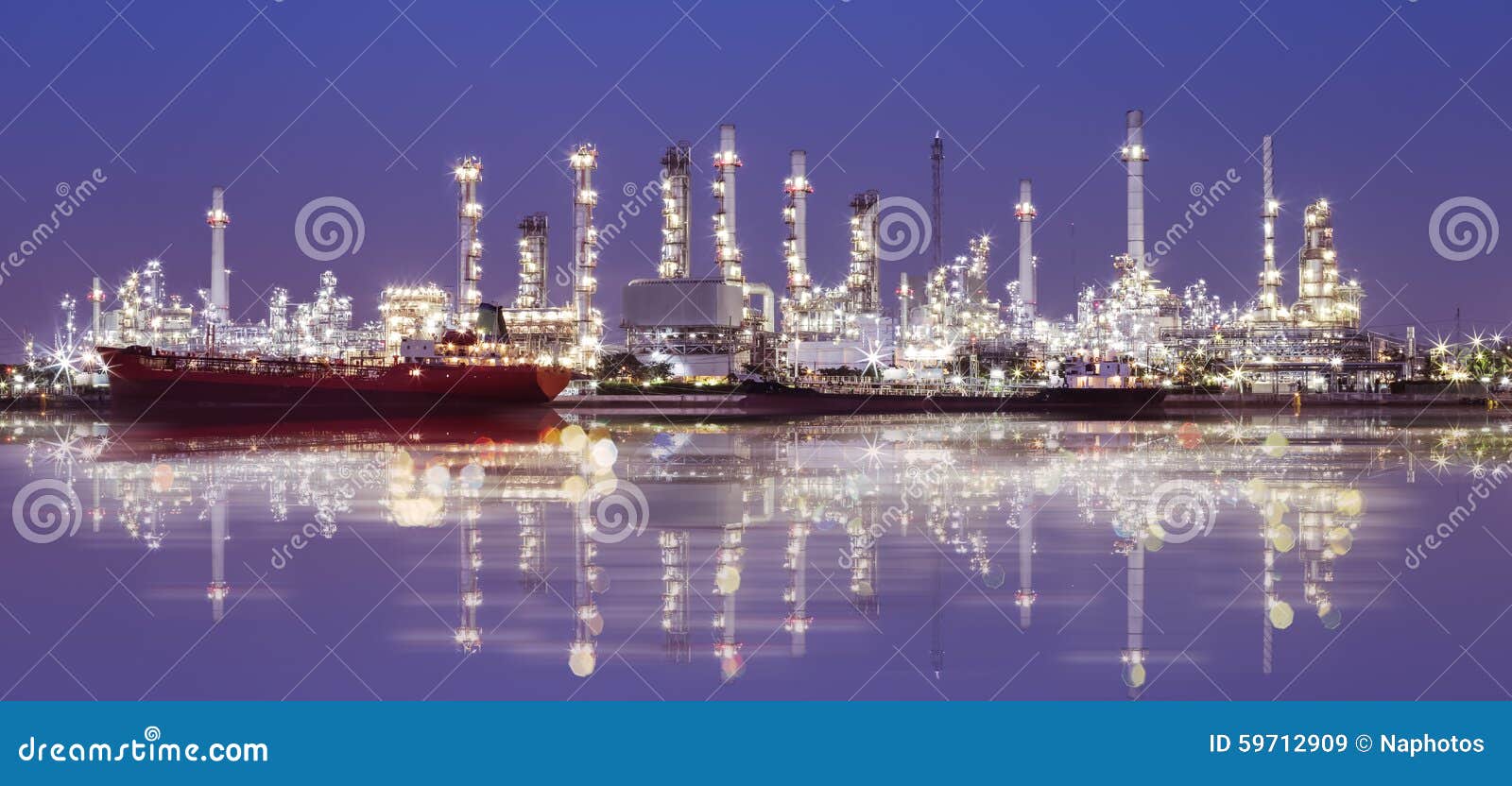 De raffinaderij stock afbeelding. Image of petrochemisch - 59712909