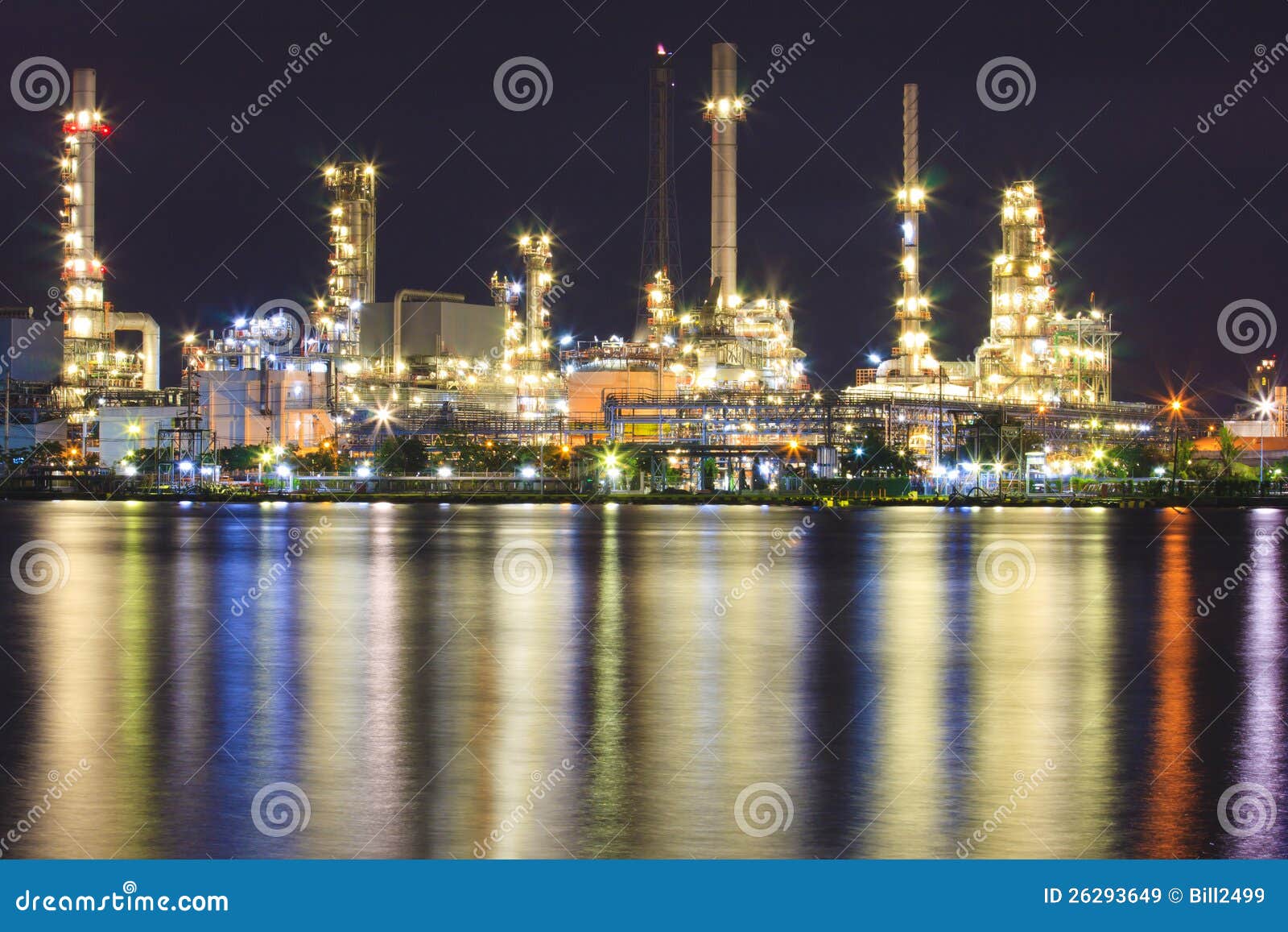 De Raffinaderij Van De Aardolie Stock Afbeelding - Image of brandstof ...