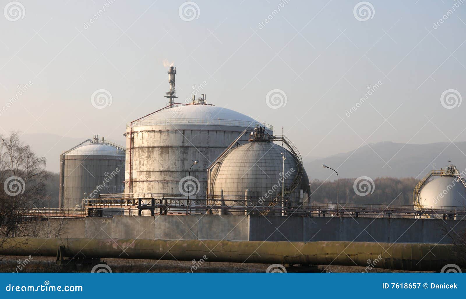 De Raffinaderij Van De Aardolie Stock Afbeelding - Image of energie ...