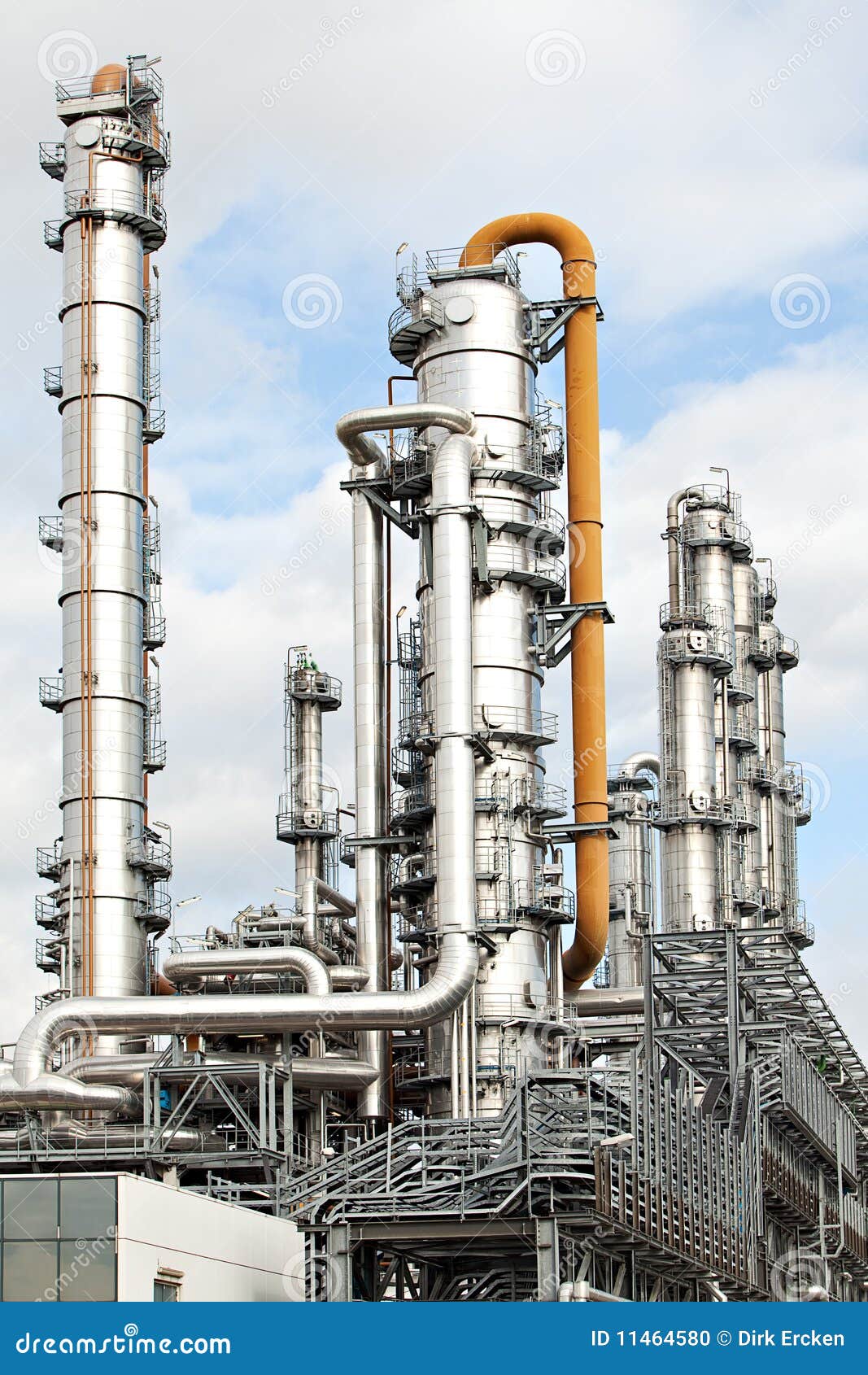 De Raffinaderij Van De Olie Stock Foto - Image of pijpen, macht: 11464580