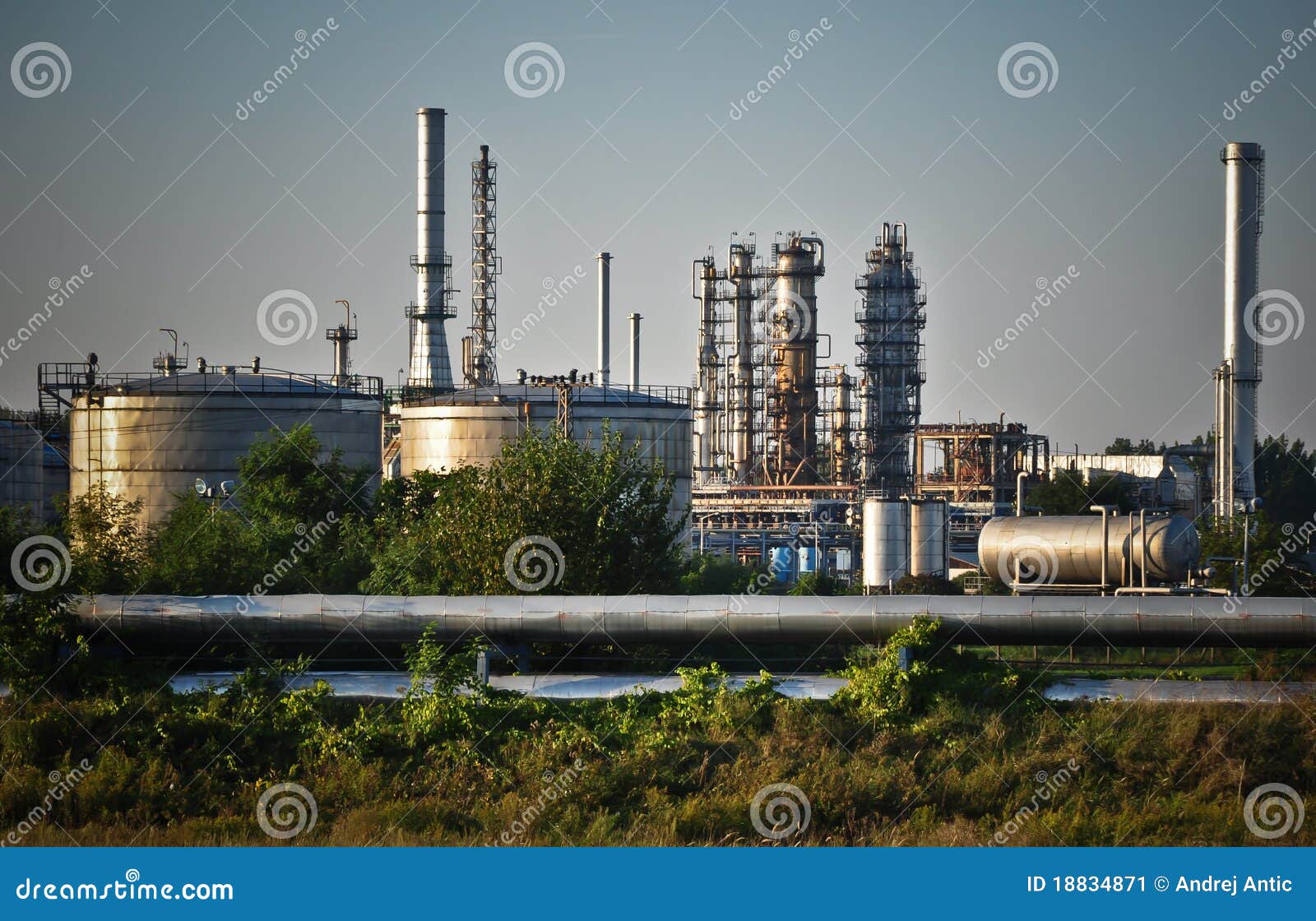 De Raffinaderij Van De Olie Stock Afbeelding - Image of installatie ...