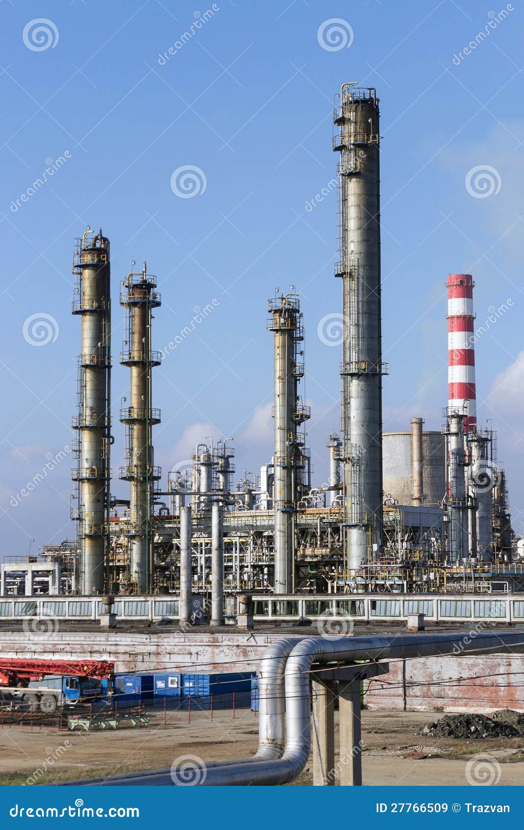 De Raffinaderij Van De Olie Stock Afbeelding - Image of dioxyde ...