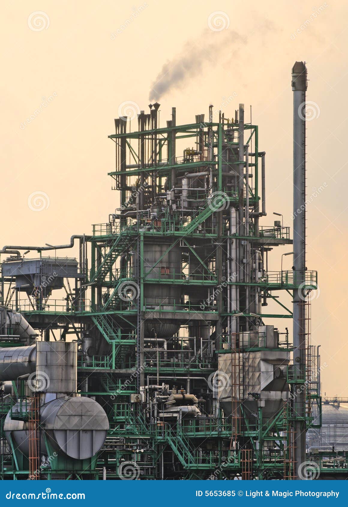 De Raffinaderij Van De Olie Stock Afbeelding - Image of sinaasappel ...