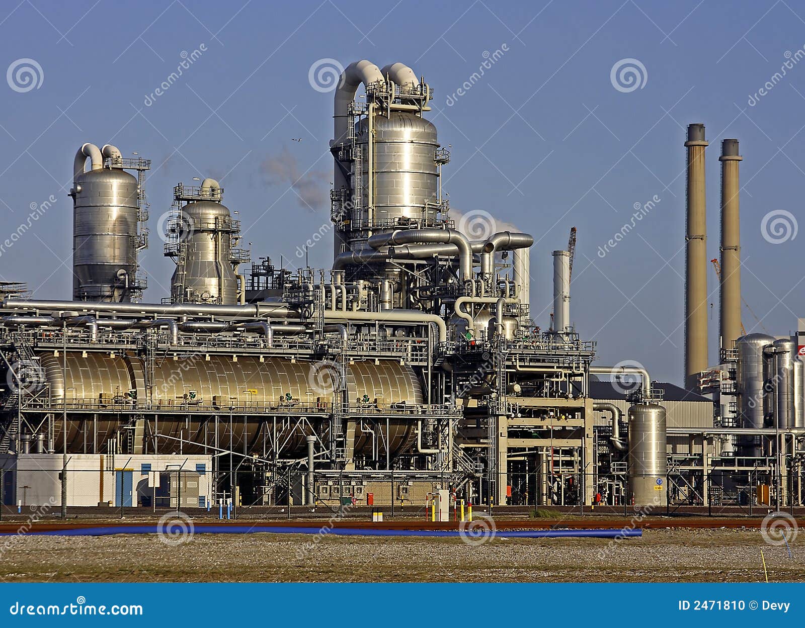 De Raffinaderij Van De Olie Dichtbij Rotterdam Stock Foto - Image of ...