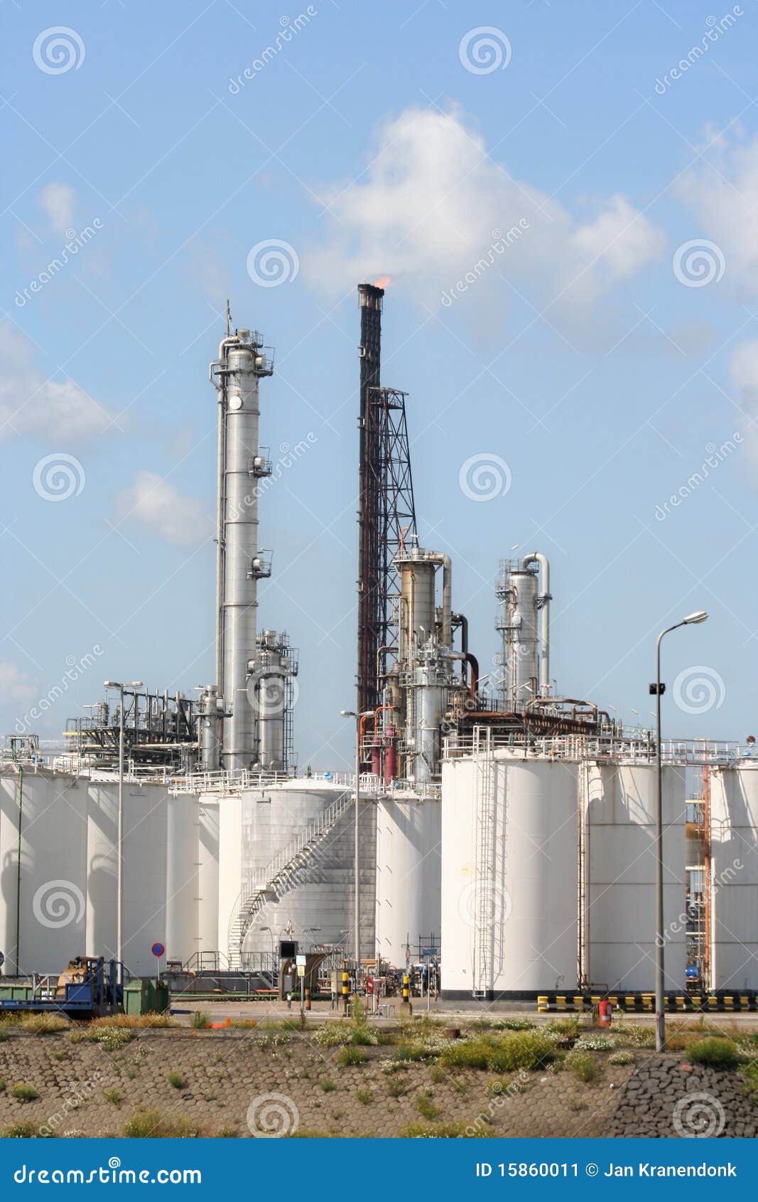 De Raffinaderij Van De Olie En Depots Stock Afbeelding - Image of ...