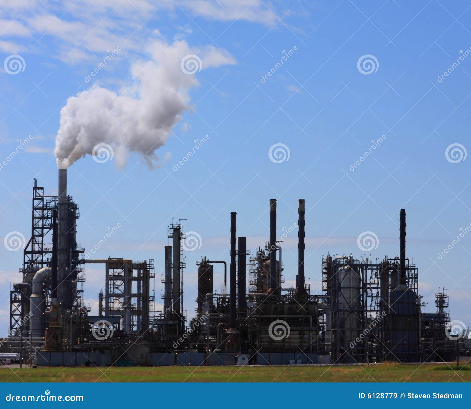 De Raffinaderij Van De Olie En Van Het Gas Stock Afbeelding - Image of ...