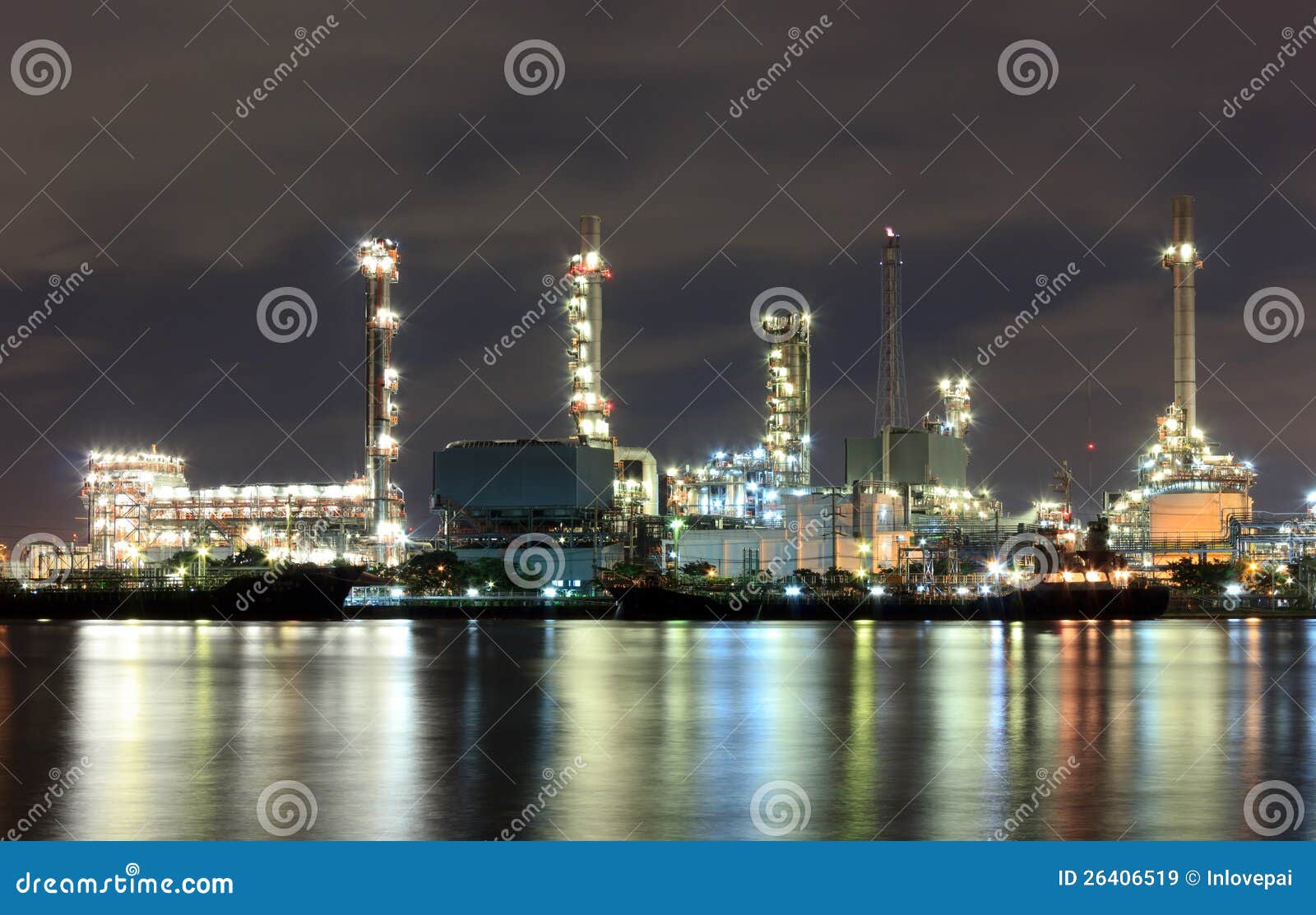 De Raffinaderijfabriek Van De Olie Stock Afbeelding - Image of olie ...