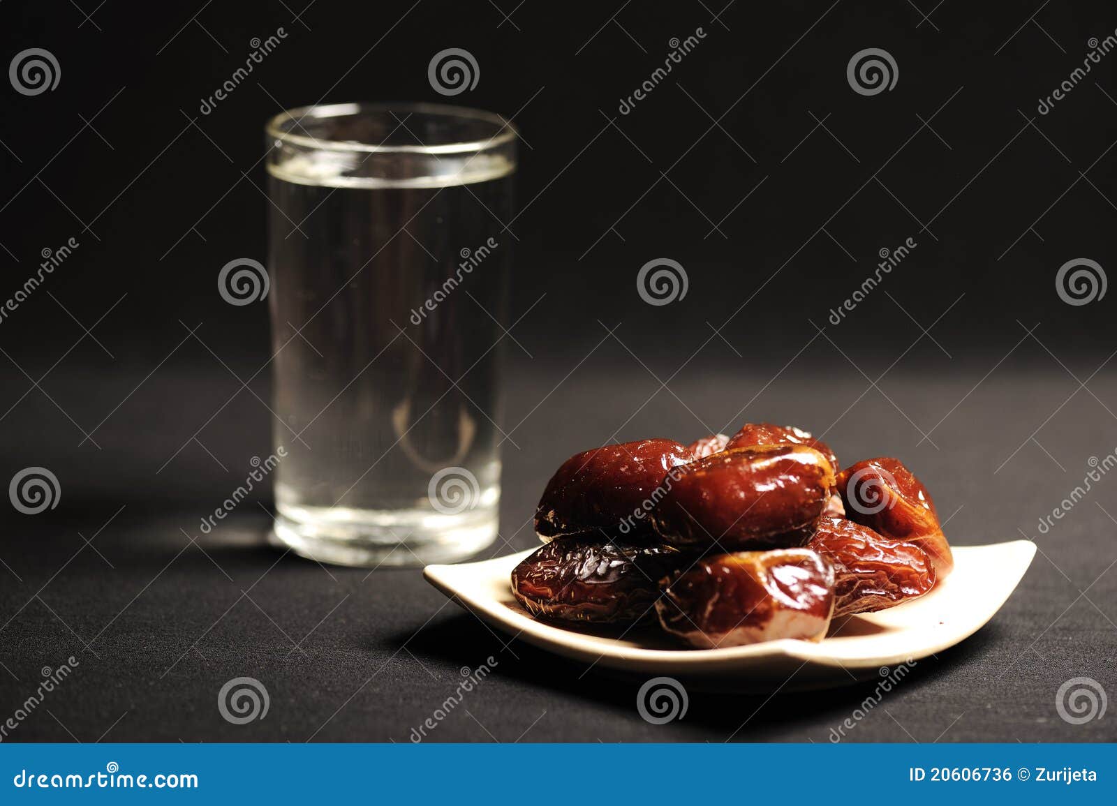 De Ramadan komt: water stock foto. Image of voedsel, data - 20606736