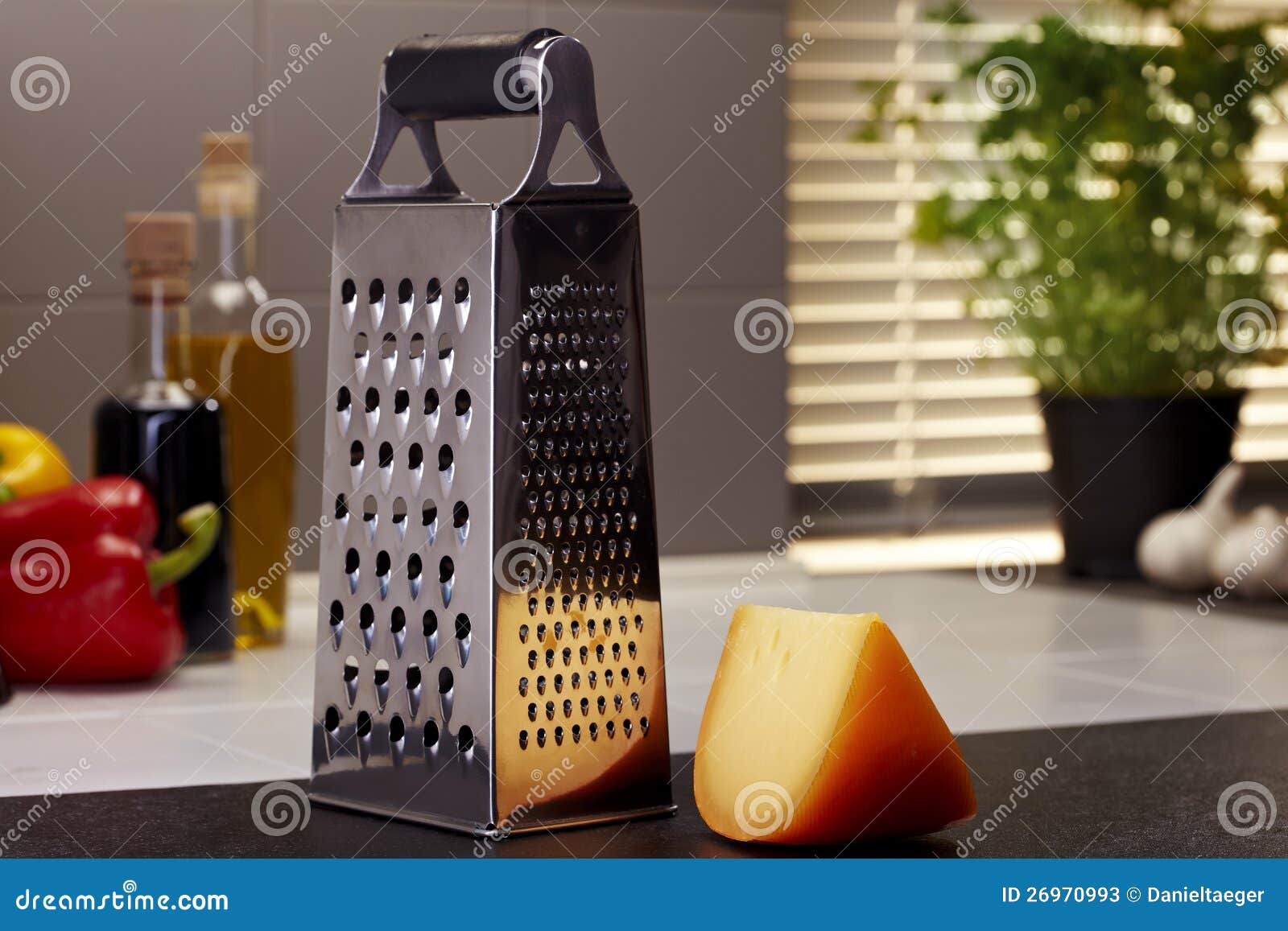 De rasp van de kaas stock afbeelding. Image of gouda - 26970993