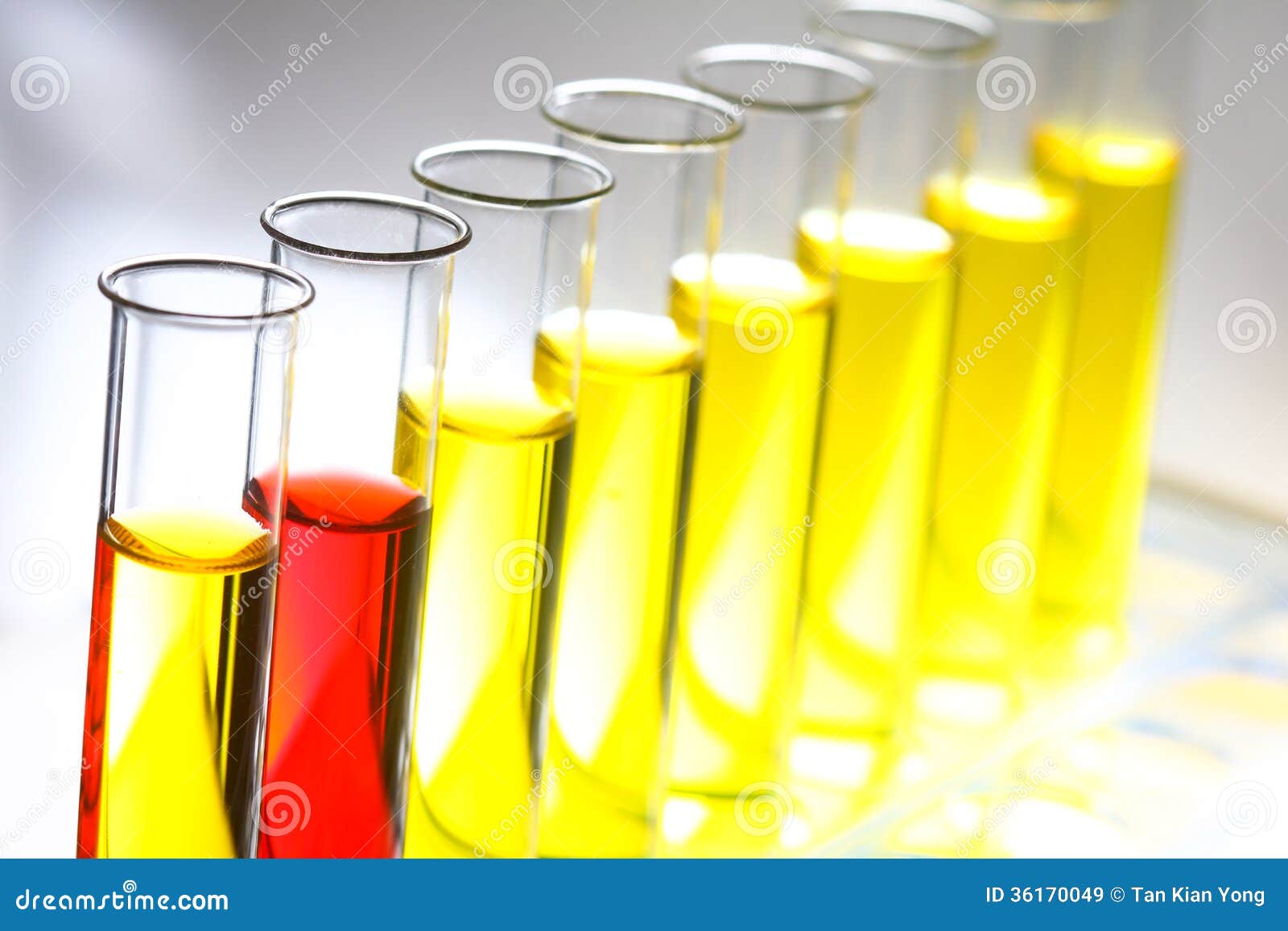 De Reagentia Van De Laboratoriumreageerbuis Stock Afbeelding - Image of ...