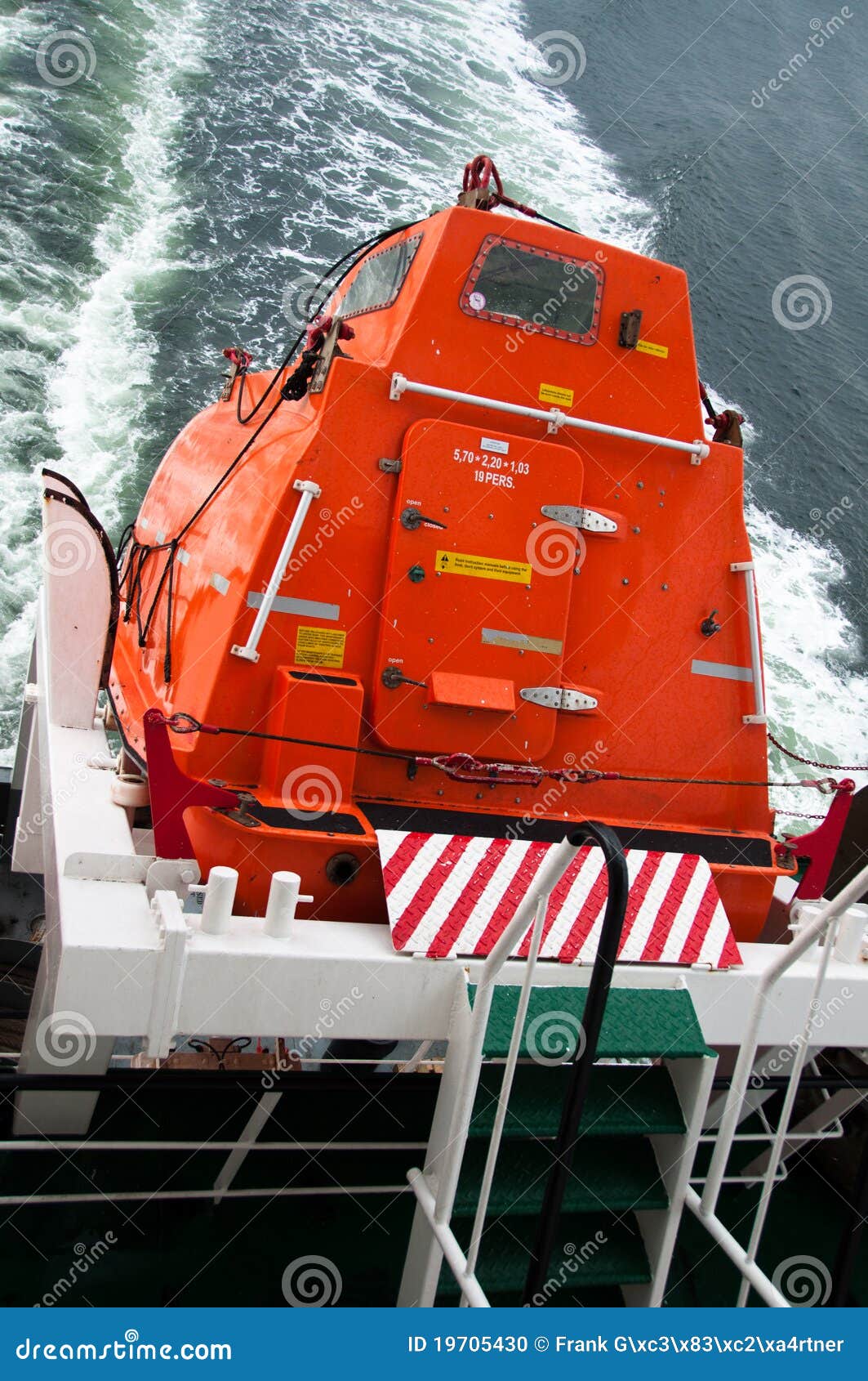 De Reddingsboot Van De Vrije Val Stock Foto - Image of redding ...