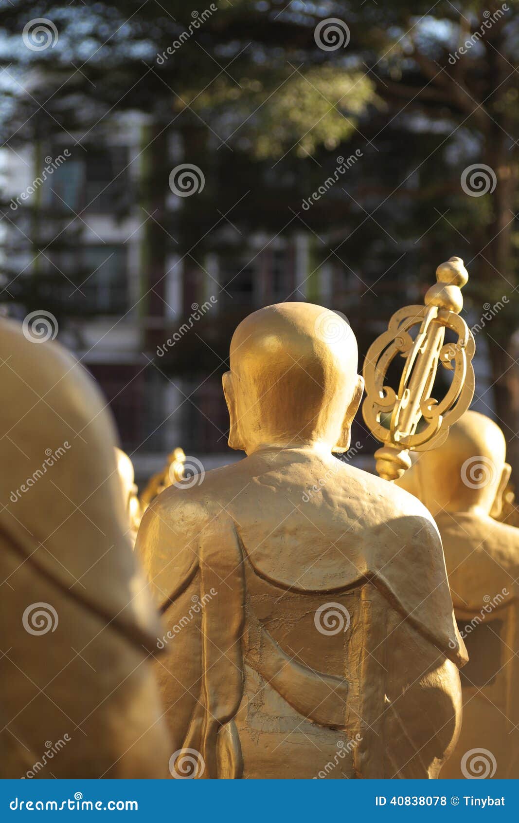 De Retour De La Statue Chinoise De Moine Photo stock - Image of respect ...