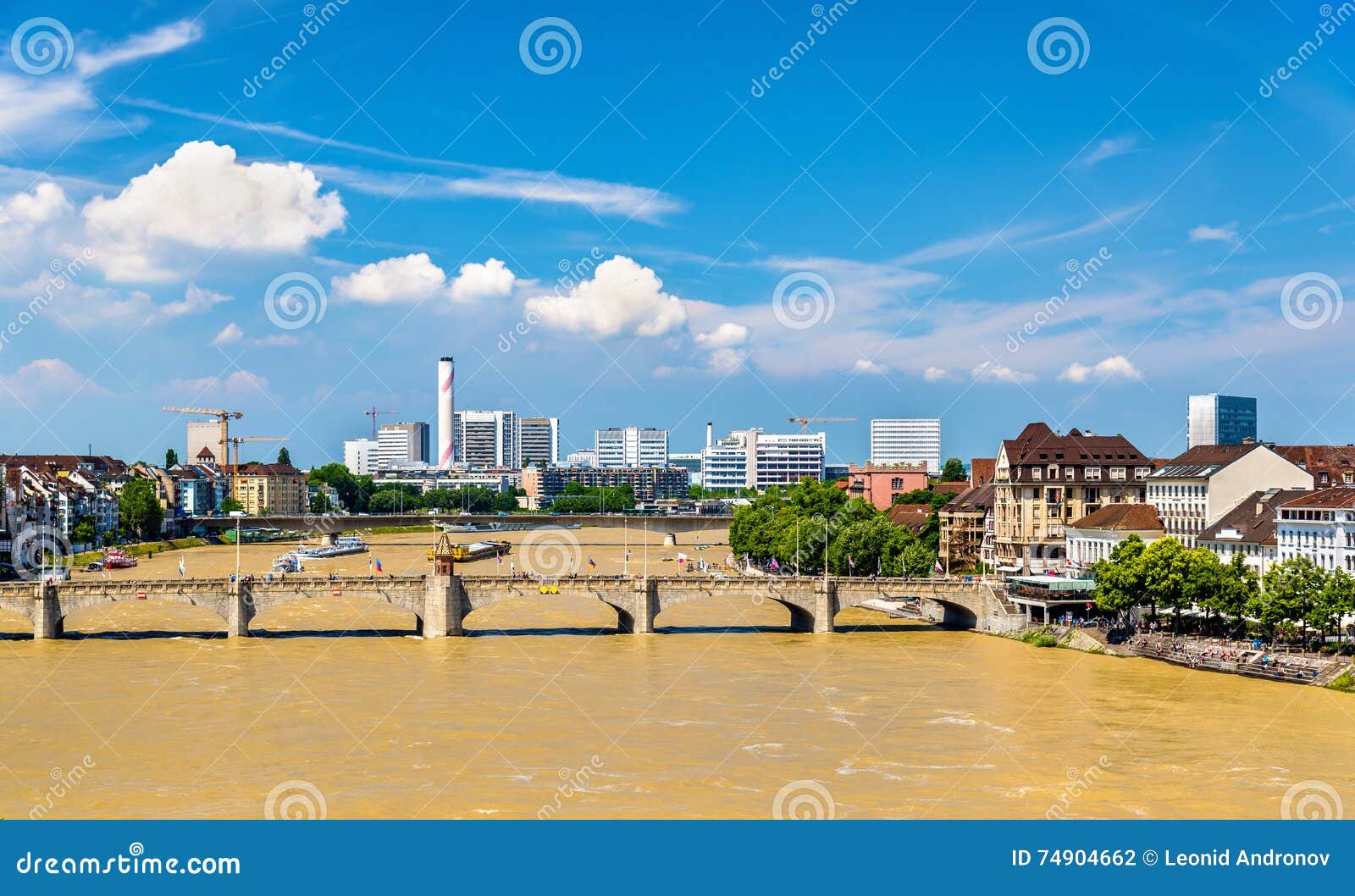 De Rijn-rivier in Bazel, Zwitserland Stock Foto - Image of boot ...