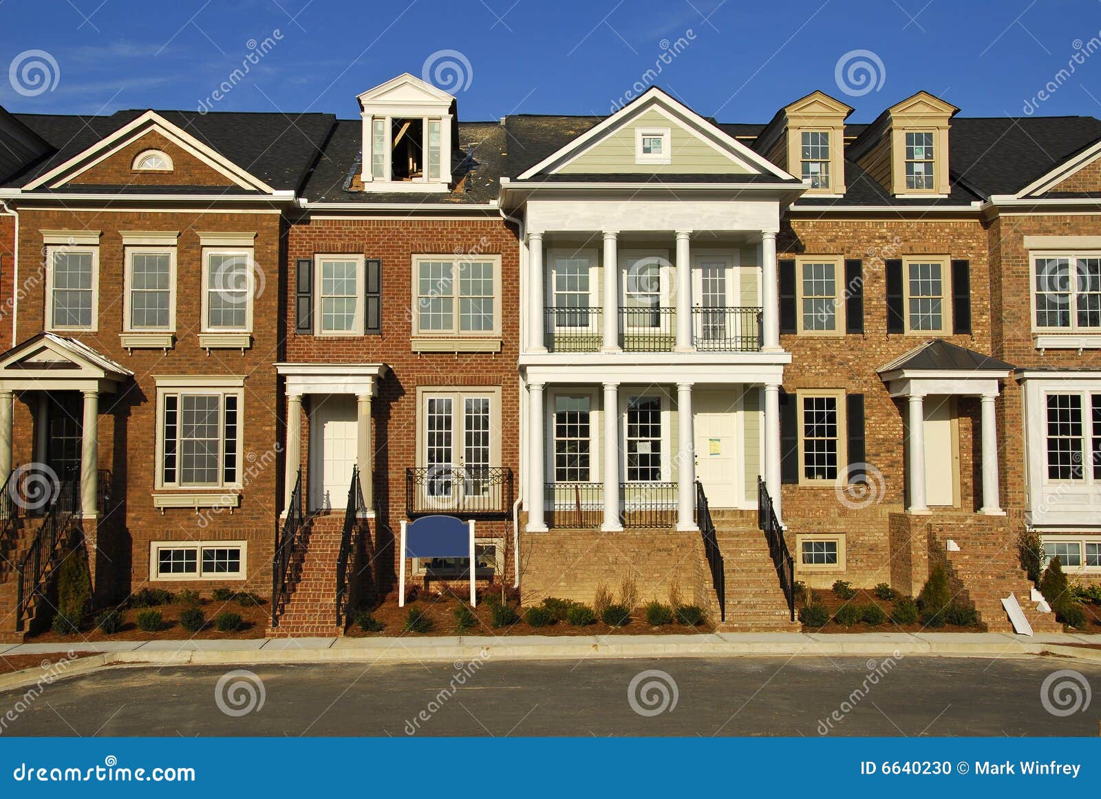 De Rijtjeshuizen Van De Luxe Stock Foto - Image of architectuur, huizen ...