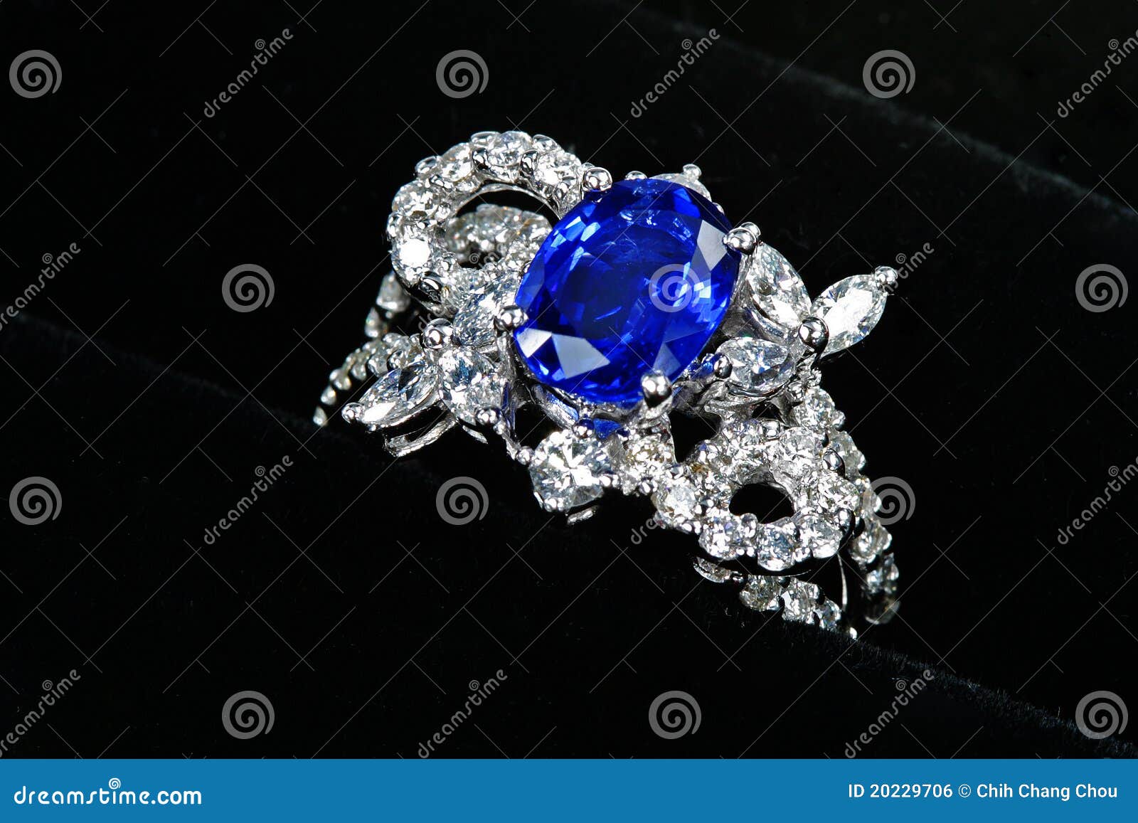 De ring van de saffier stock foto. Image of diamant, zwart - 20229706