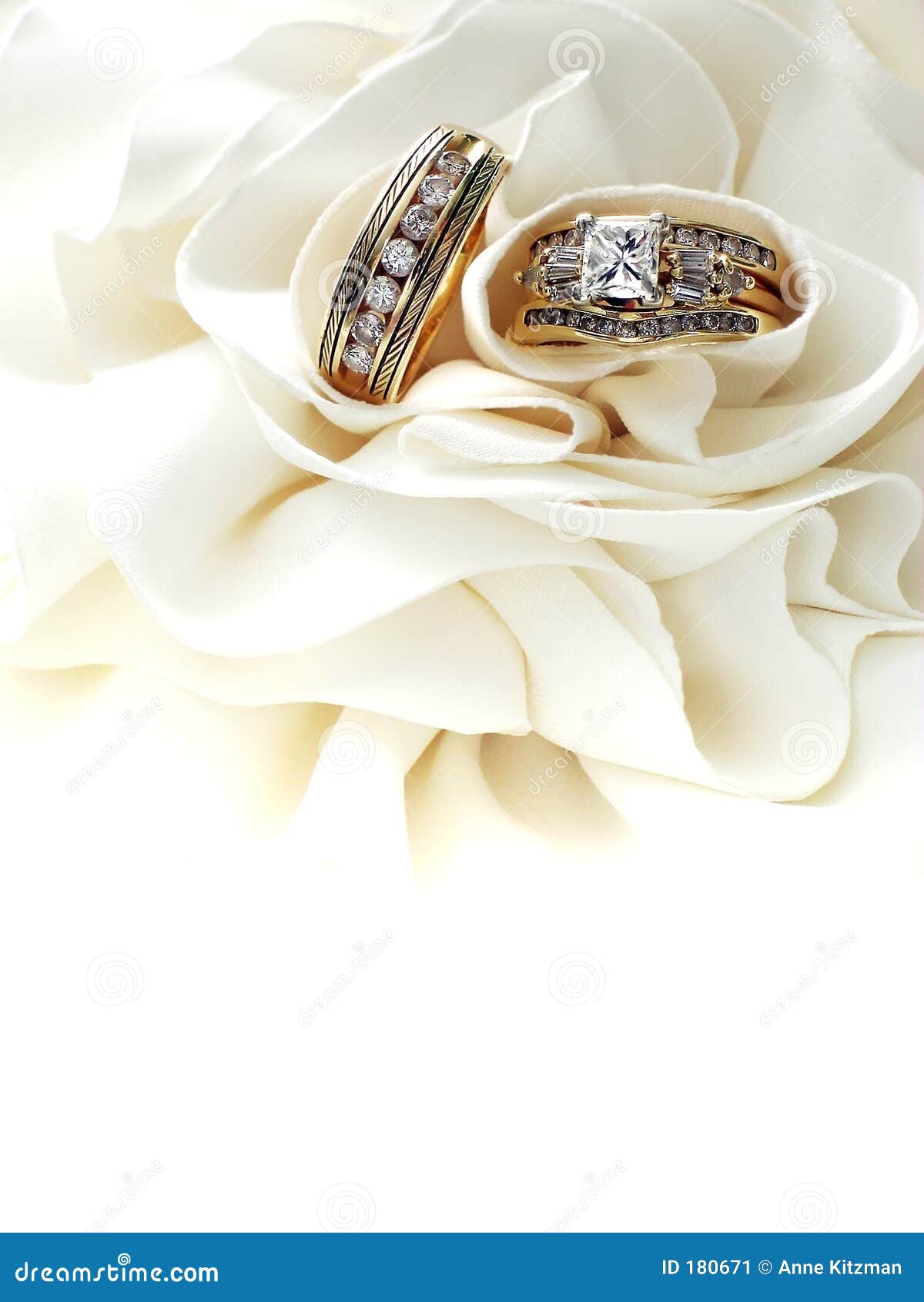 De Ringen Van De Diamanten Bruiloft Stock Afbeelding - Image of gehuwd ...