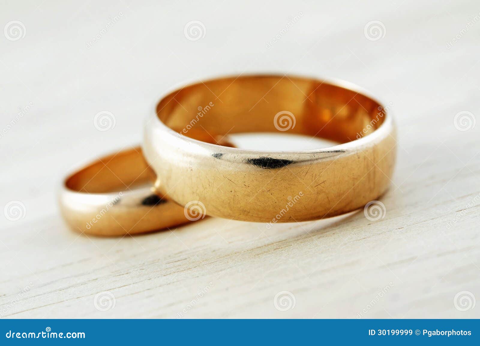 De Ringen Van De Gouden Bruiloft Stock Afbeelding - Image of goud ...