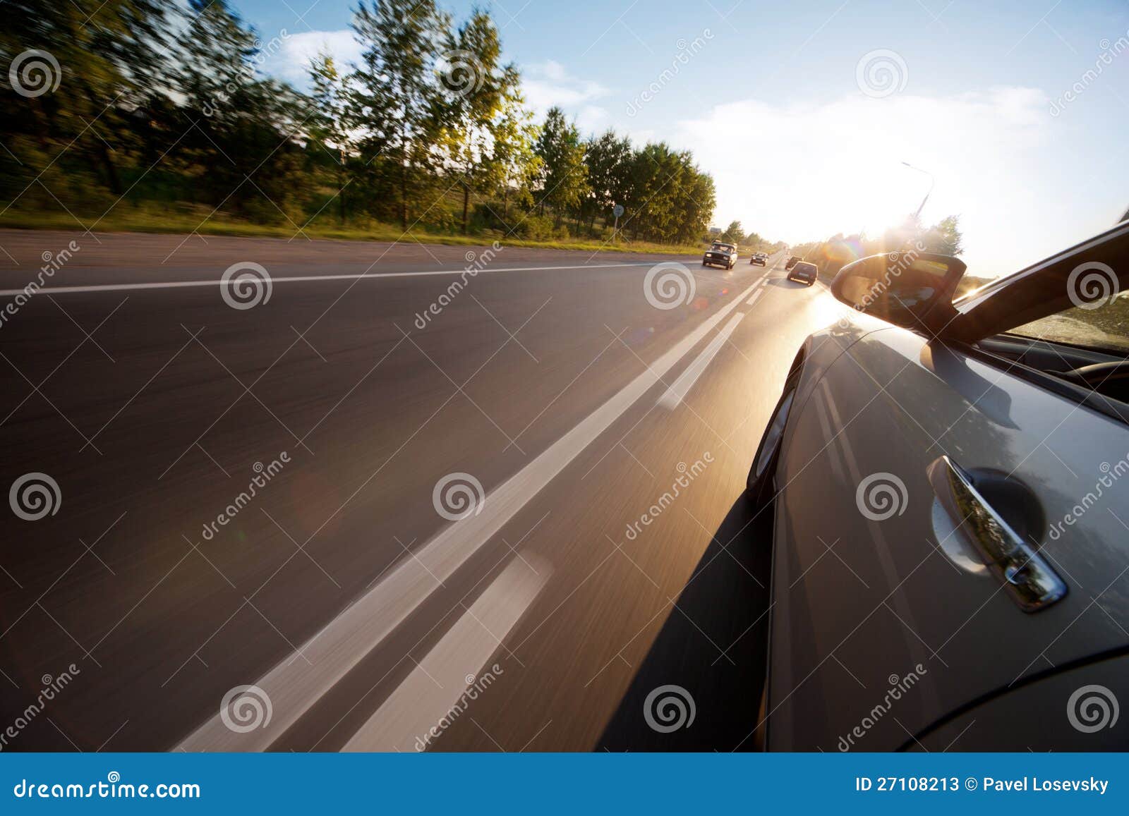 De Rit Van De Auto Op Weg in Zonnig Weer Stock Afbeelding - Image of ...
