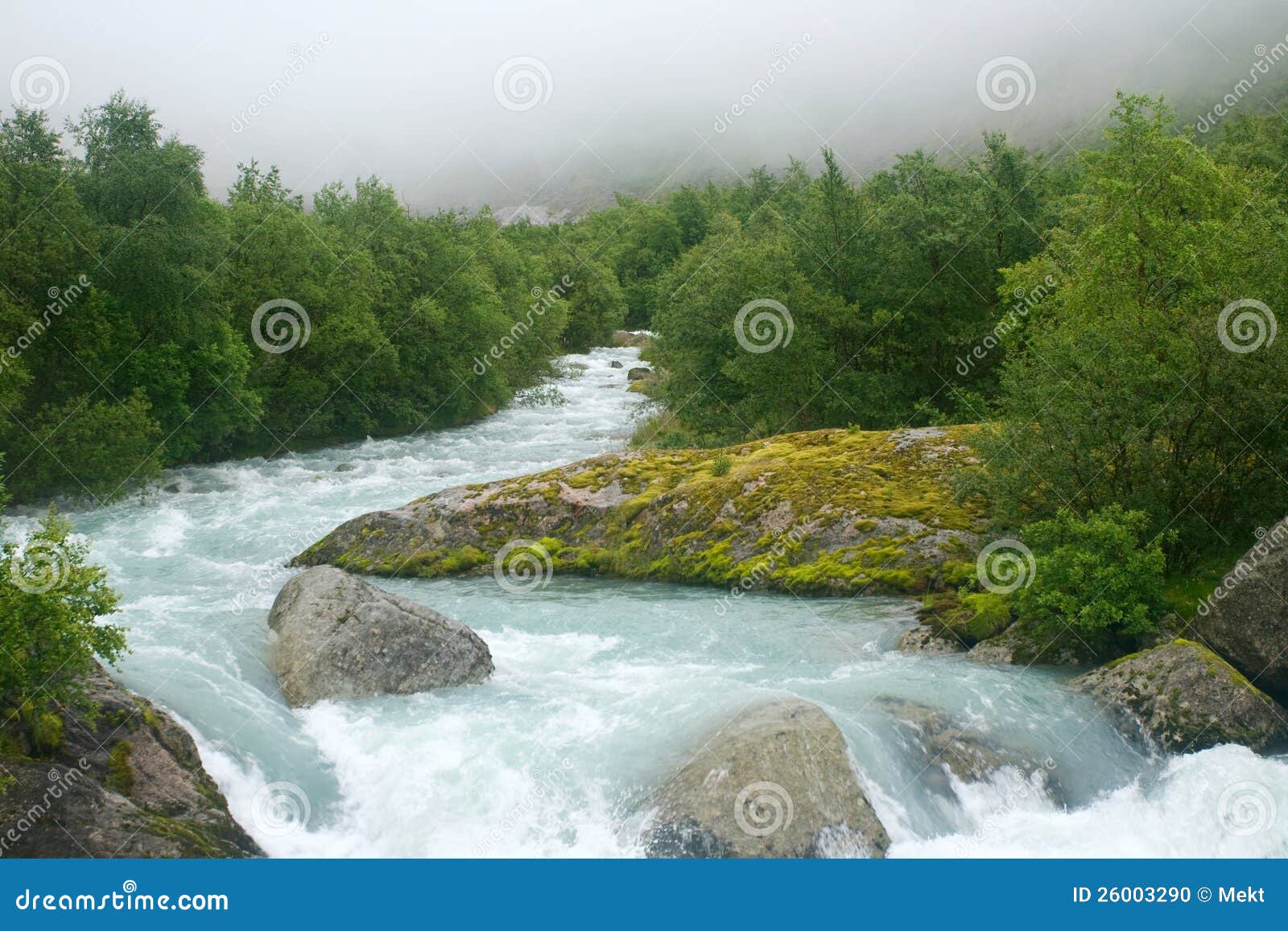 De Rivier Van De Gletsjer in Mist Stock Foto - Image of wolk, niemand ...