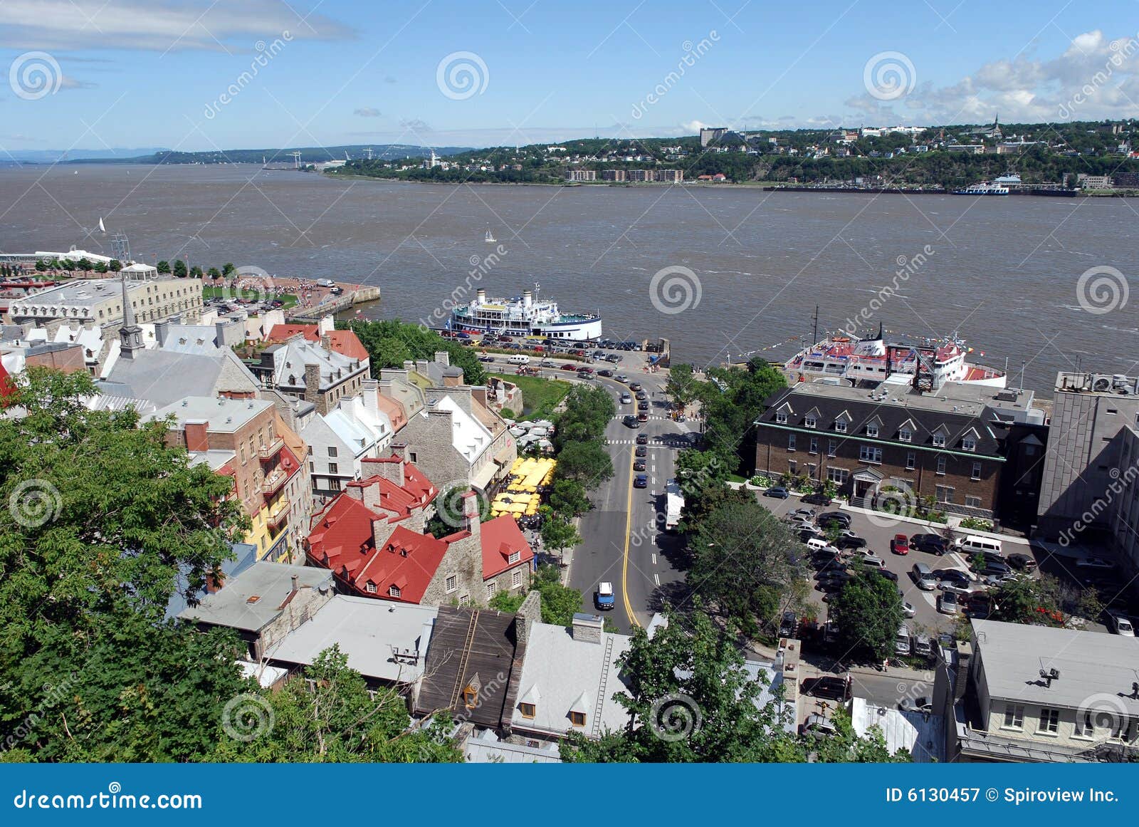 De Rivier Van De Stad Van Quebec En St. Lawrence Stock Afbeelding ...