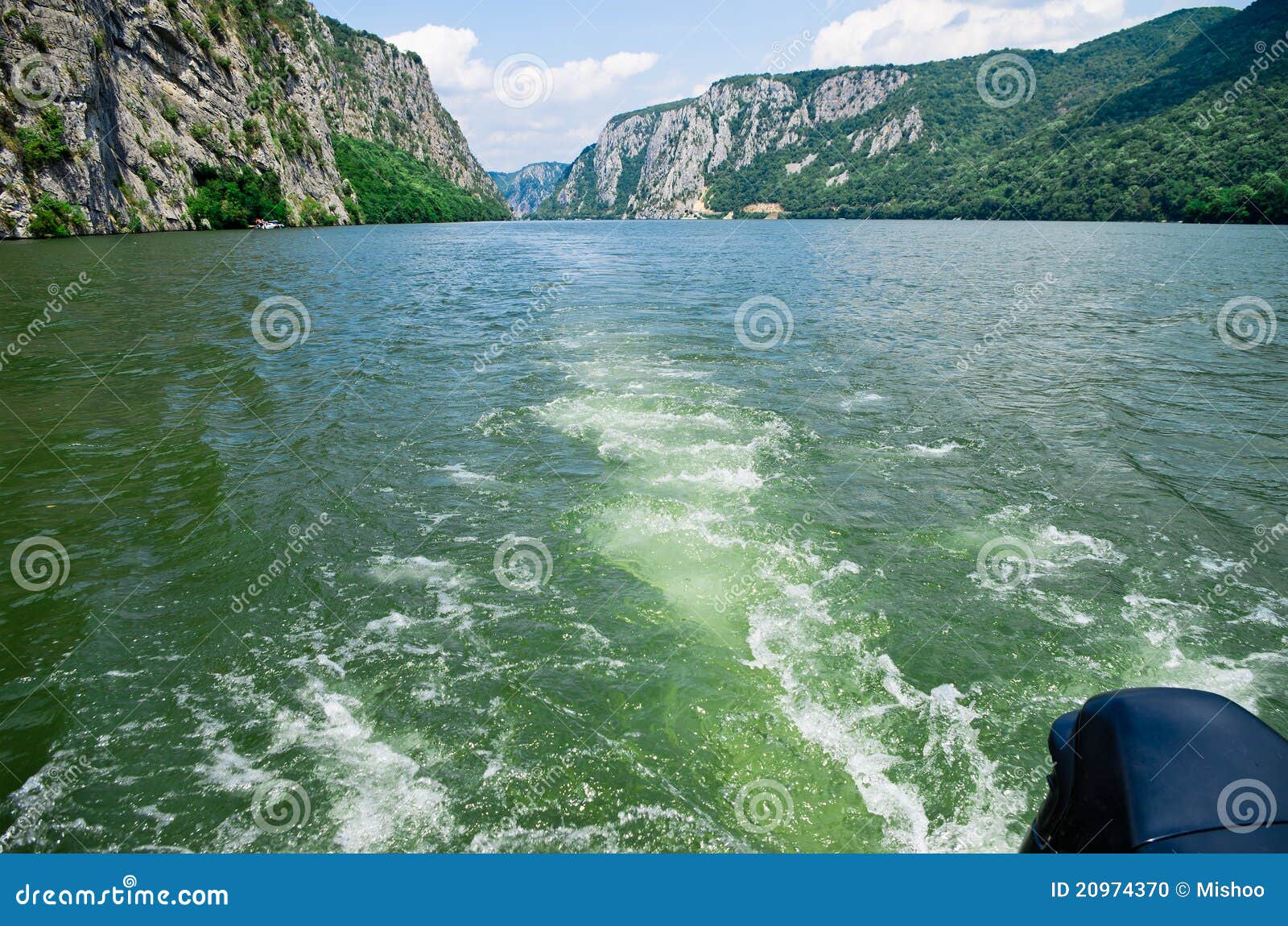 De rivier van Donau stock foto. Image of berg, landschap - 20974370