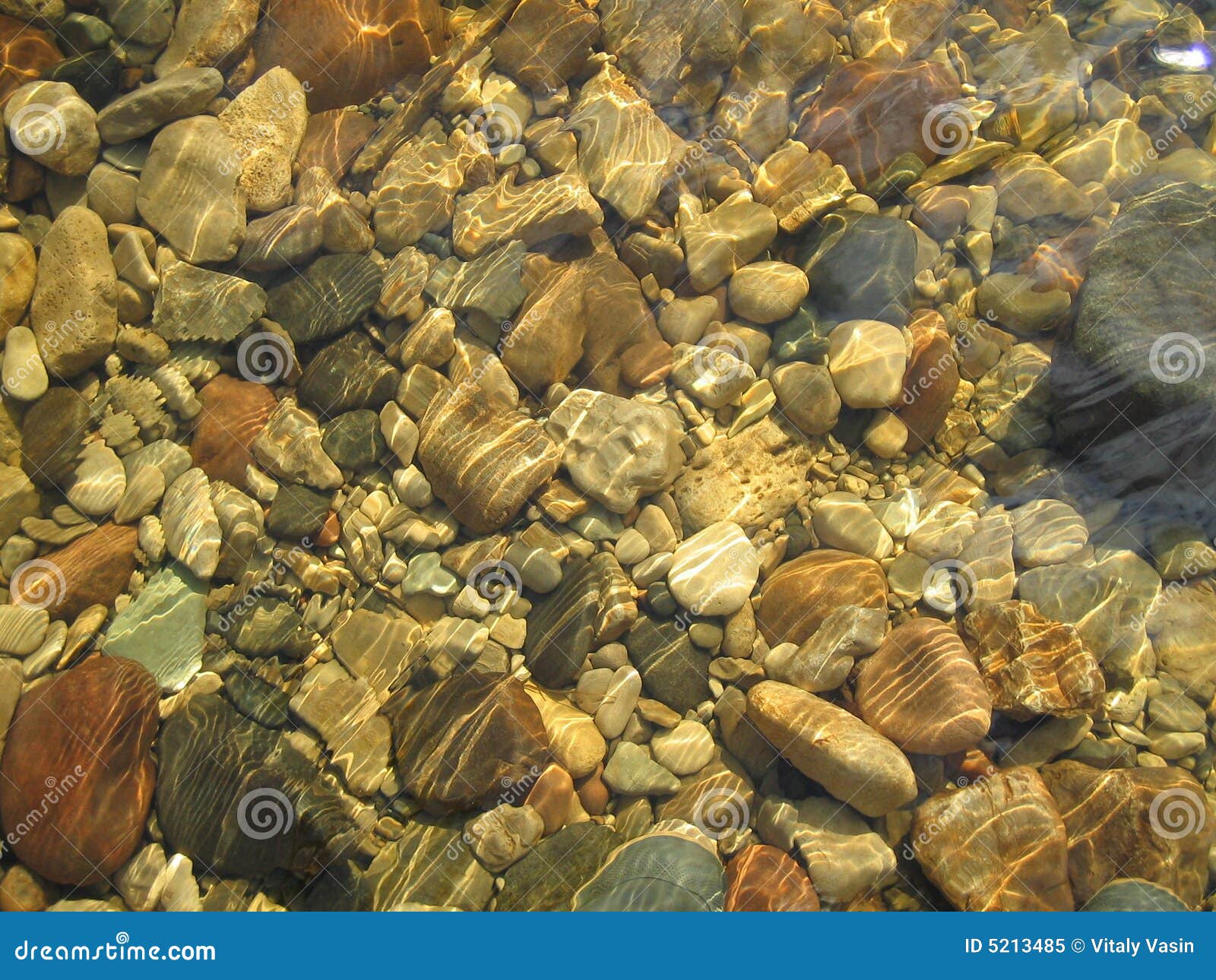 De rivierbed van de steen stock afbeelding. Image of licht - 5213485