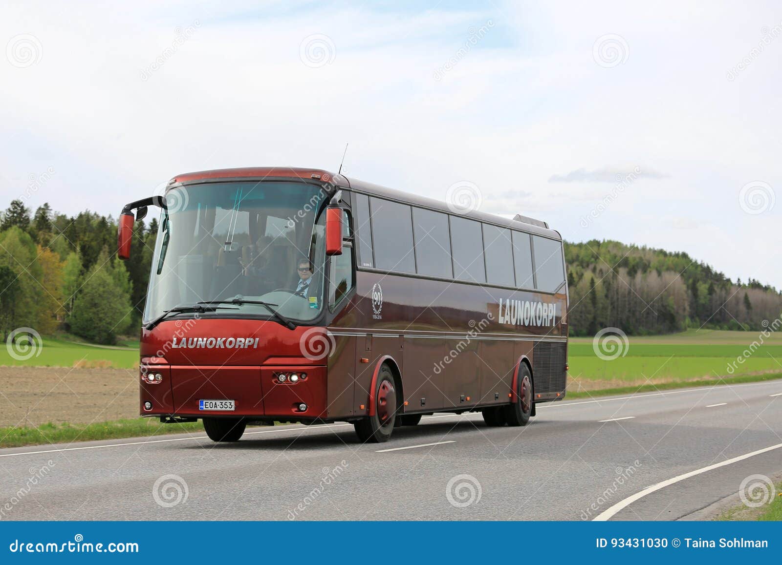 De Rode Bus Bus Van VDL Bova Op Weg Redactionele Afbeelding - Image of ...