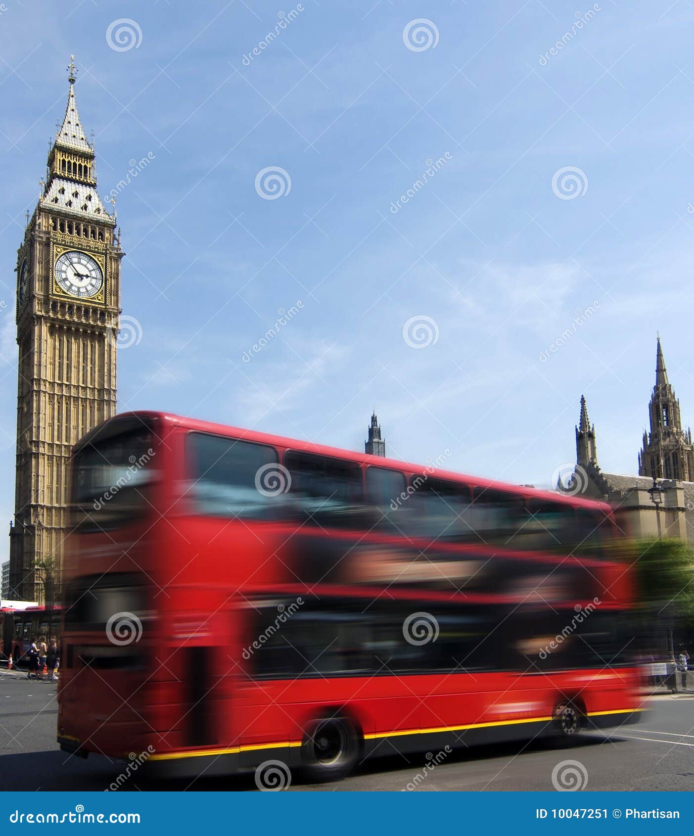 De Rode Bus Die Van Londen De Big Ben Overgaat Stock Afbeelding - Image ...
