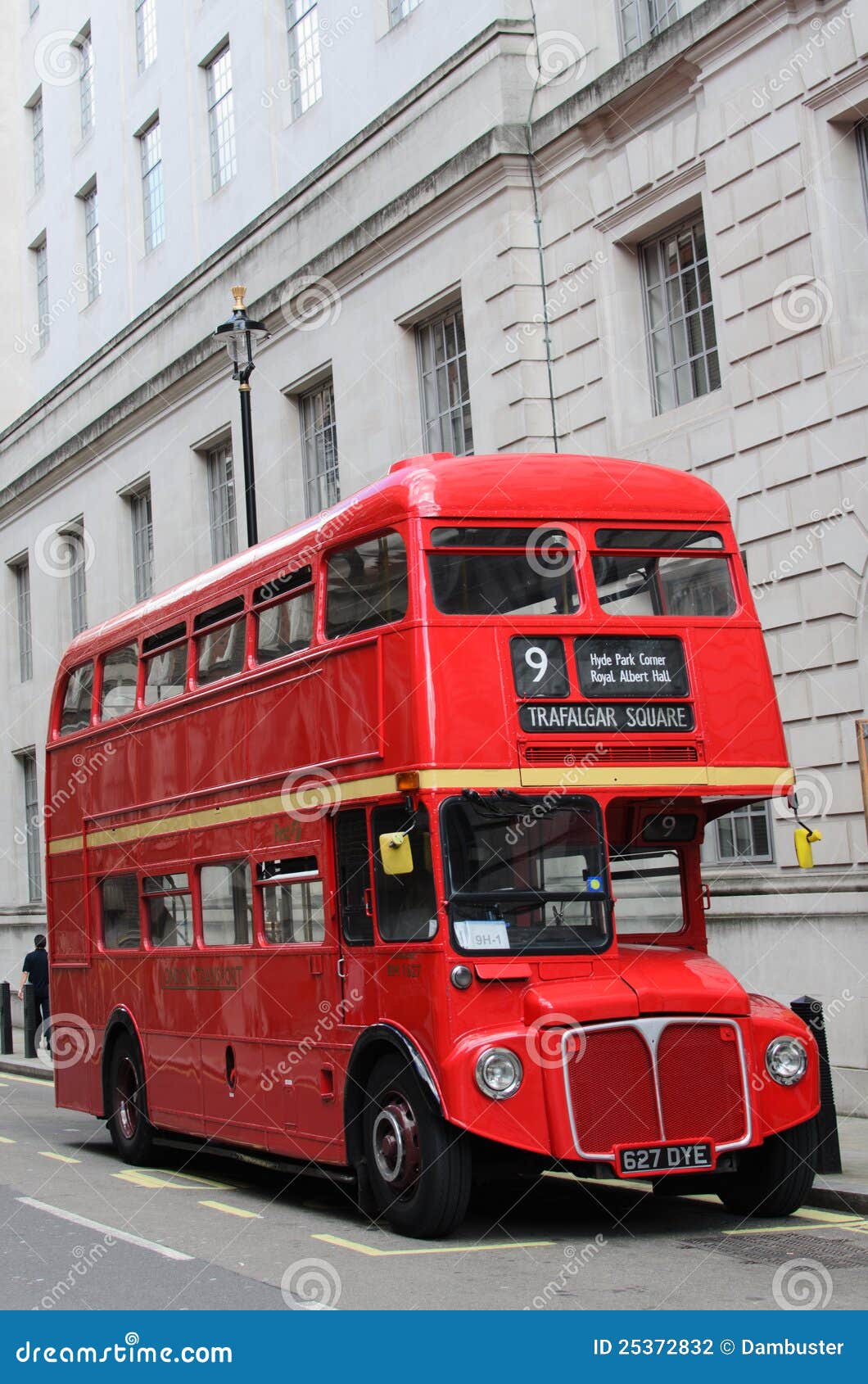 De rode bus van Londen redactionele fotografie. Image of mensen - 25372832