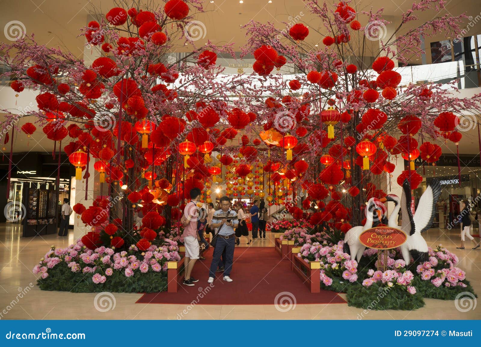 De Rode Decoratie Van De Lantaarn Redactionele Stock Afbeelding - Image ...