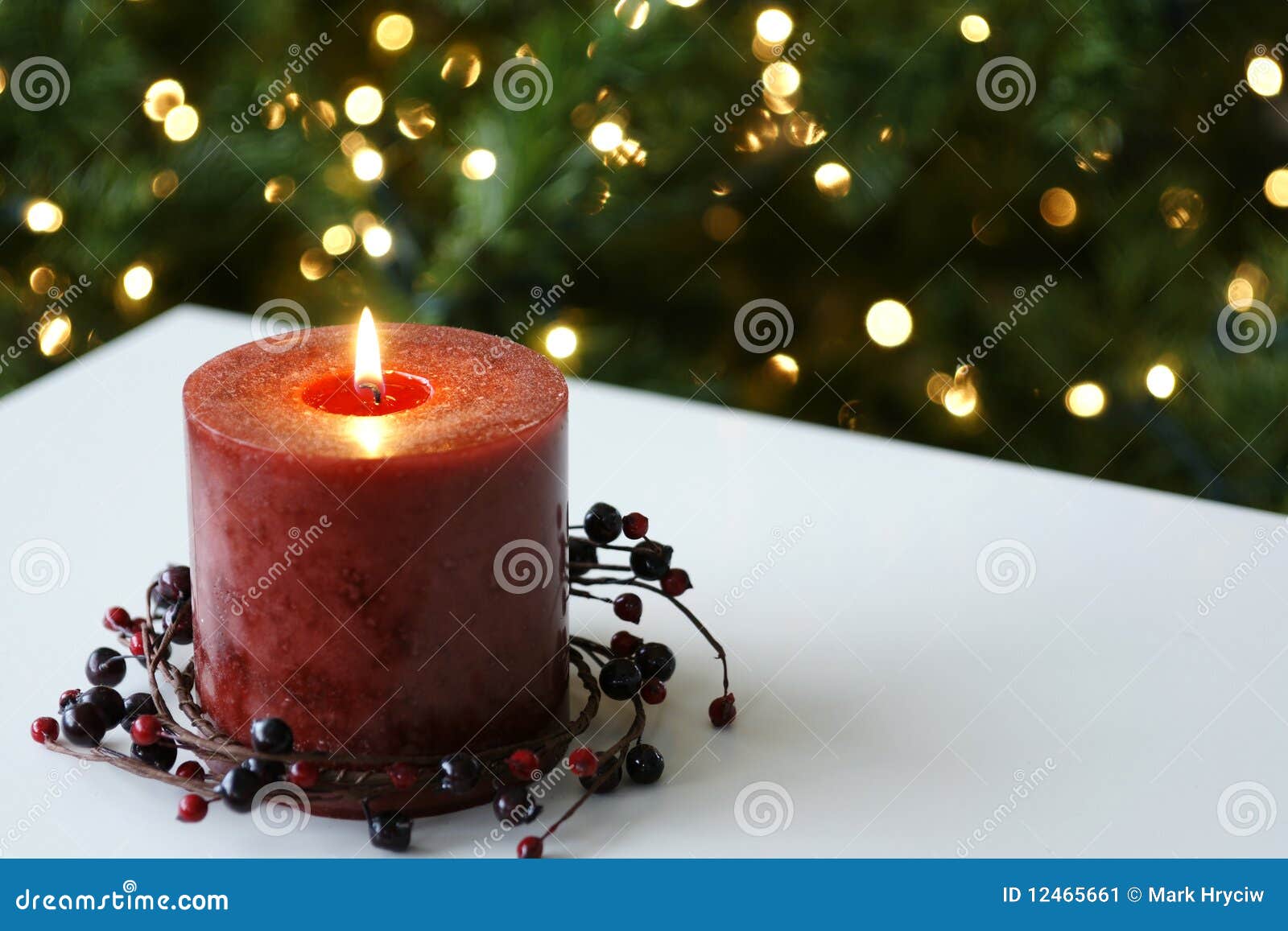 De rode Kaars van Kerstmis stock afbeelding. Image of seizoen - 12465661