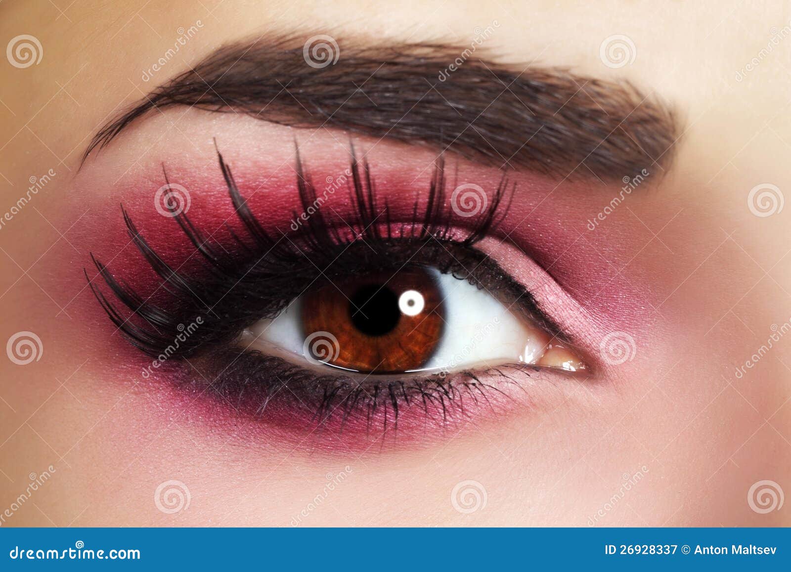 De Rode Make-up Van Het Oog Stock Afbeelding - Image of mascara ...