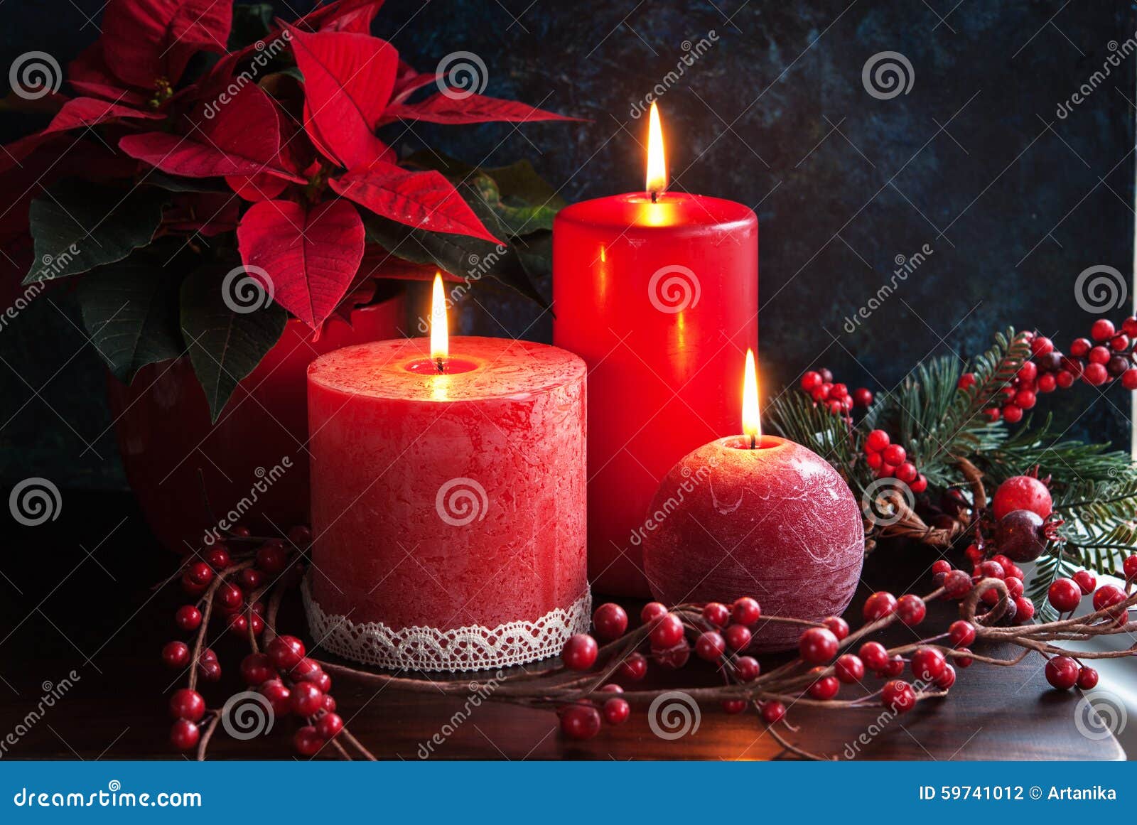 De Rode Vlam Van Kerstmis Van Kaarsen Stock Foto - Image of regeling ...