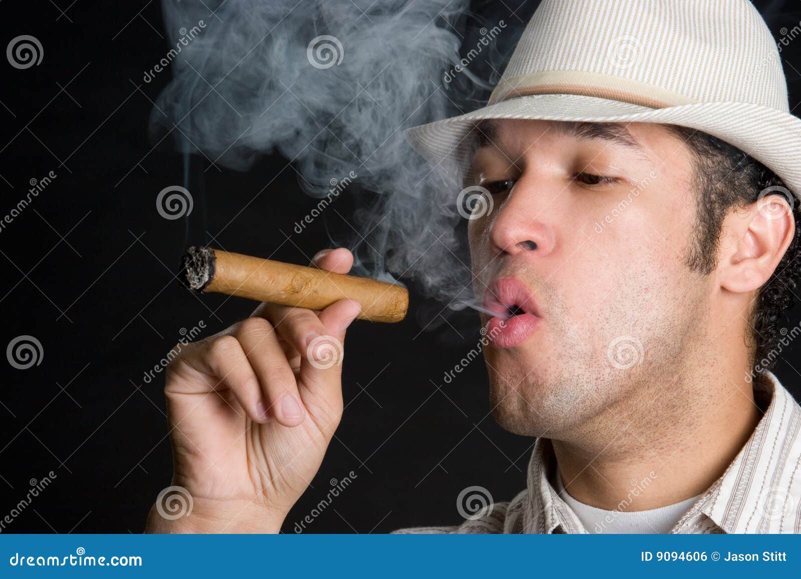 De Rokende Mens Van De Sigaar Stock Foto - Image of verfijnd, jong: 9094606