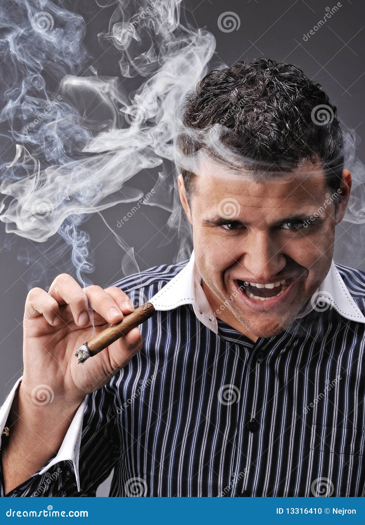 De Rokende Sigaar Van De Mens Stock Foto - Image of bedrijf ...