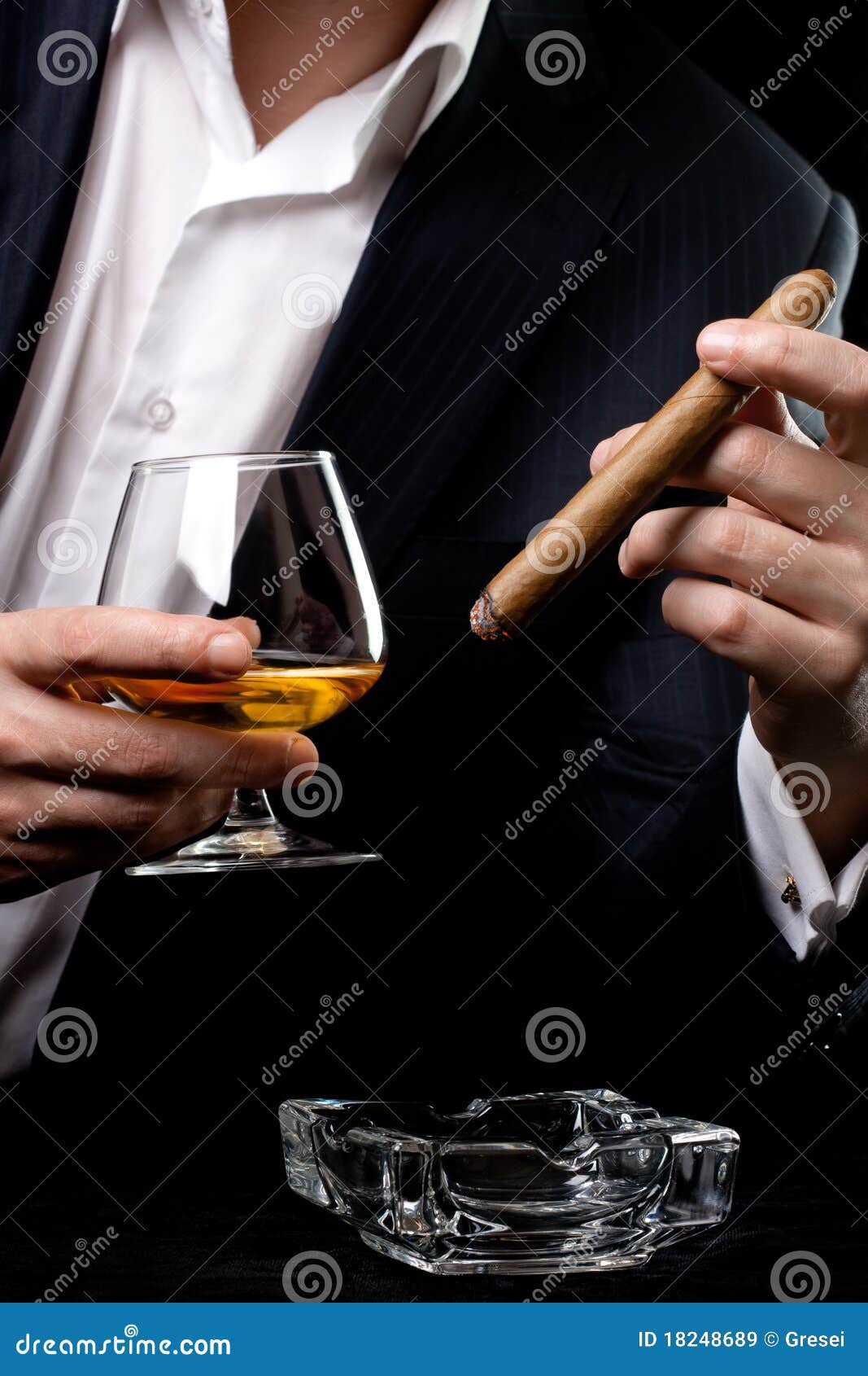 De Rokende Sigaar Van De Mens Stock Afbeelding - Image of plezier ...