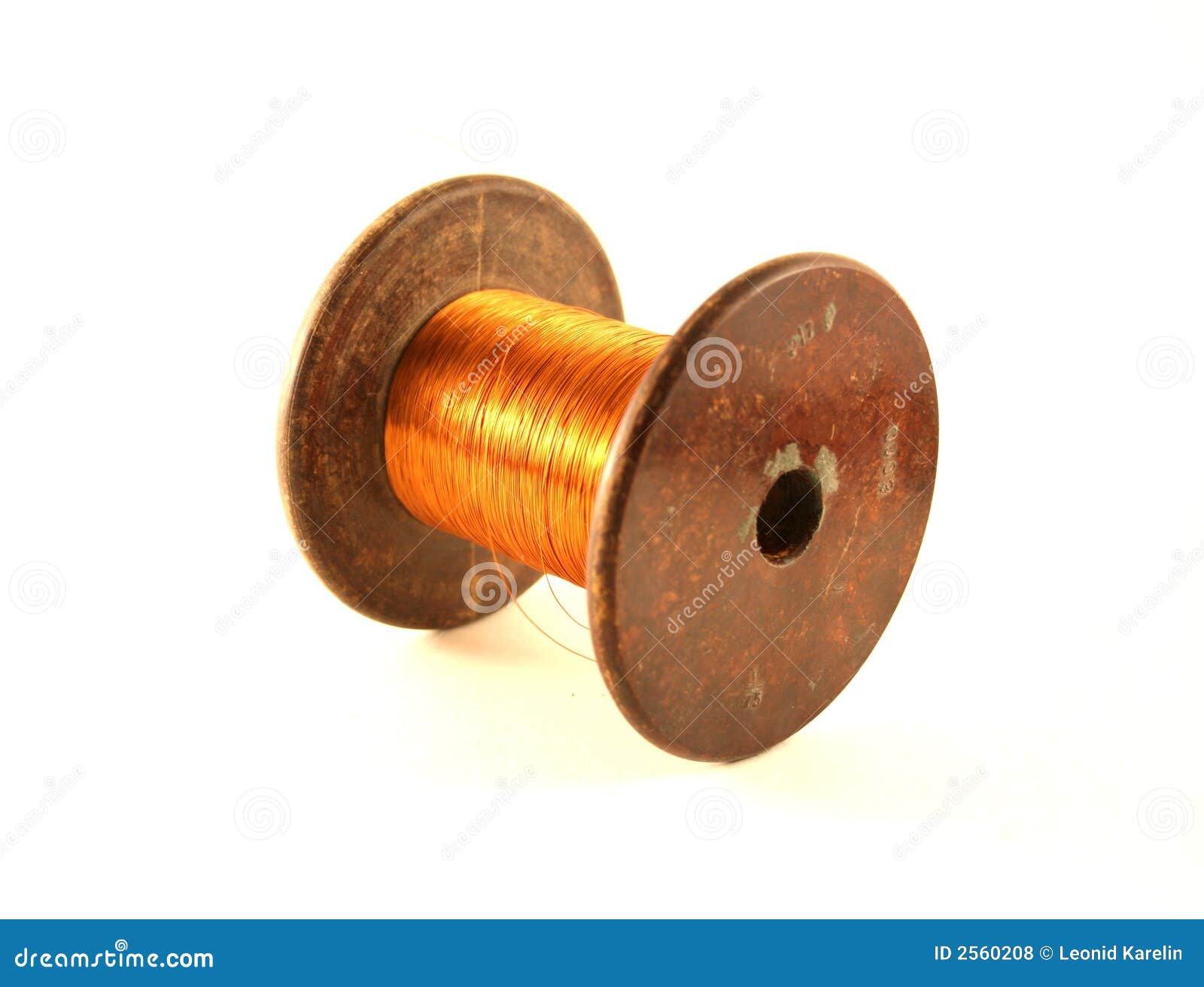 De rol van een koperdraad stock foto. Image of elektriciteit - 2560208