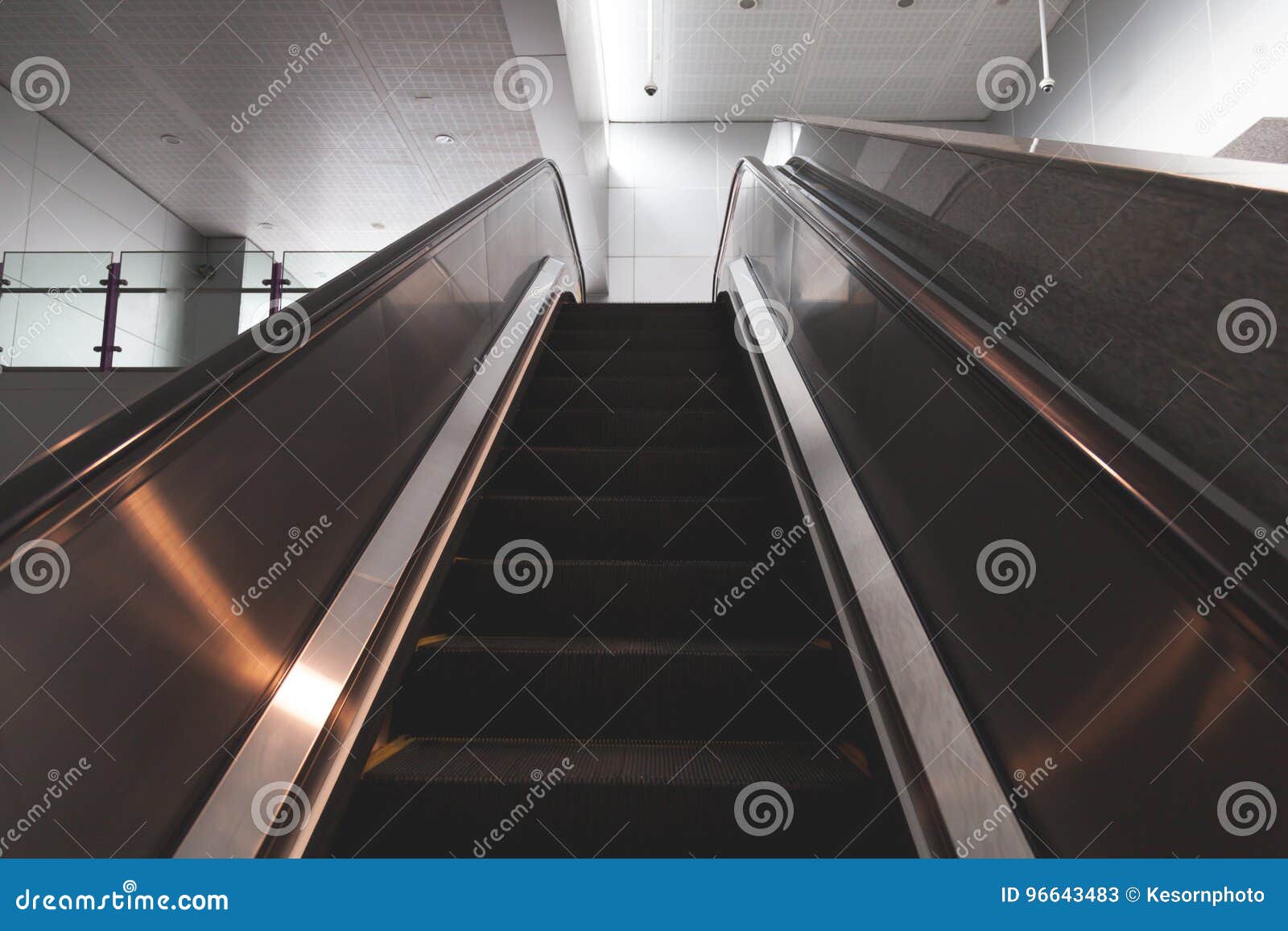 De Roltrap is Modern in Post Van Stad Stock Afbeelding - Image of ...