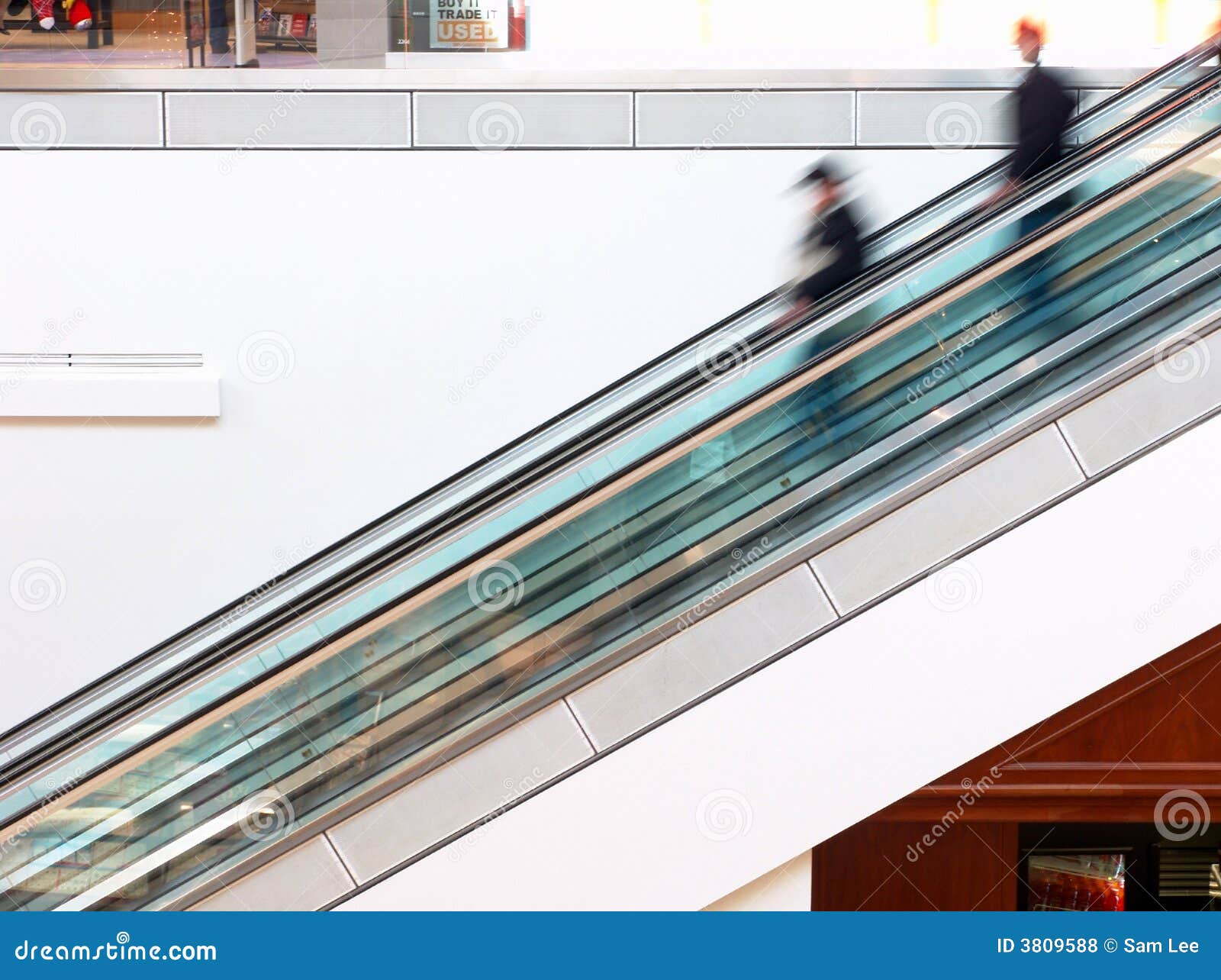 De Roltrap Van Het Winkelcomplex Stock Foto - Image of klant, tafereel ...