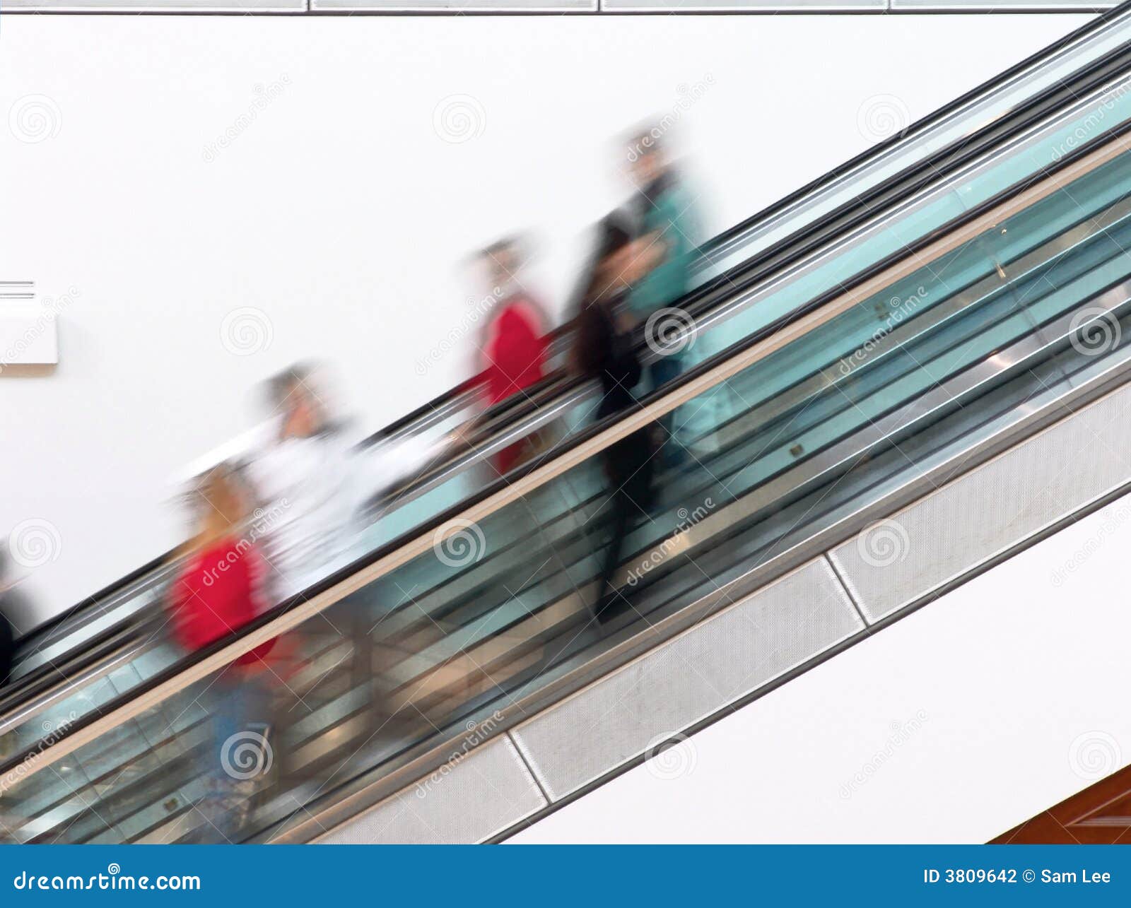 De Roltrap Van Het Winkelcomplex Stock Foto - Image of wandelgalerij ...