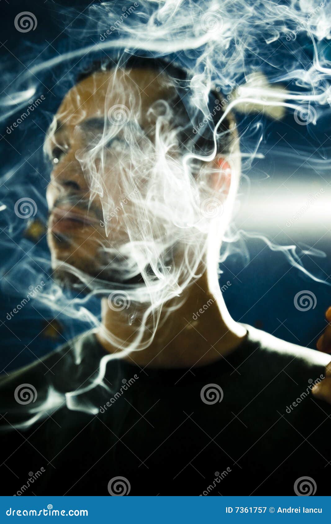 De rook van de sigaret stock afbeelding. Image of atmosfeer - 7361757