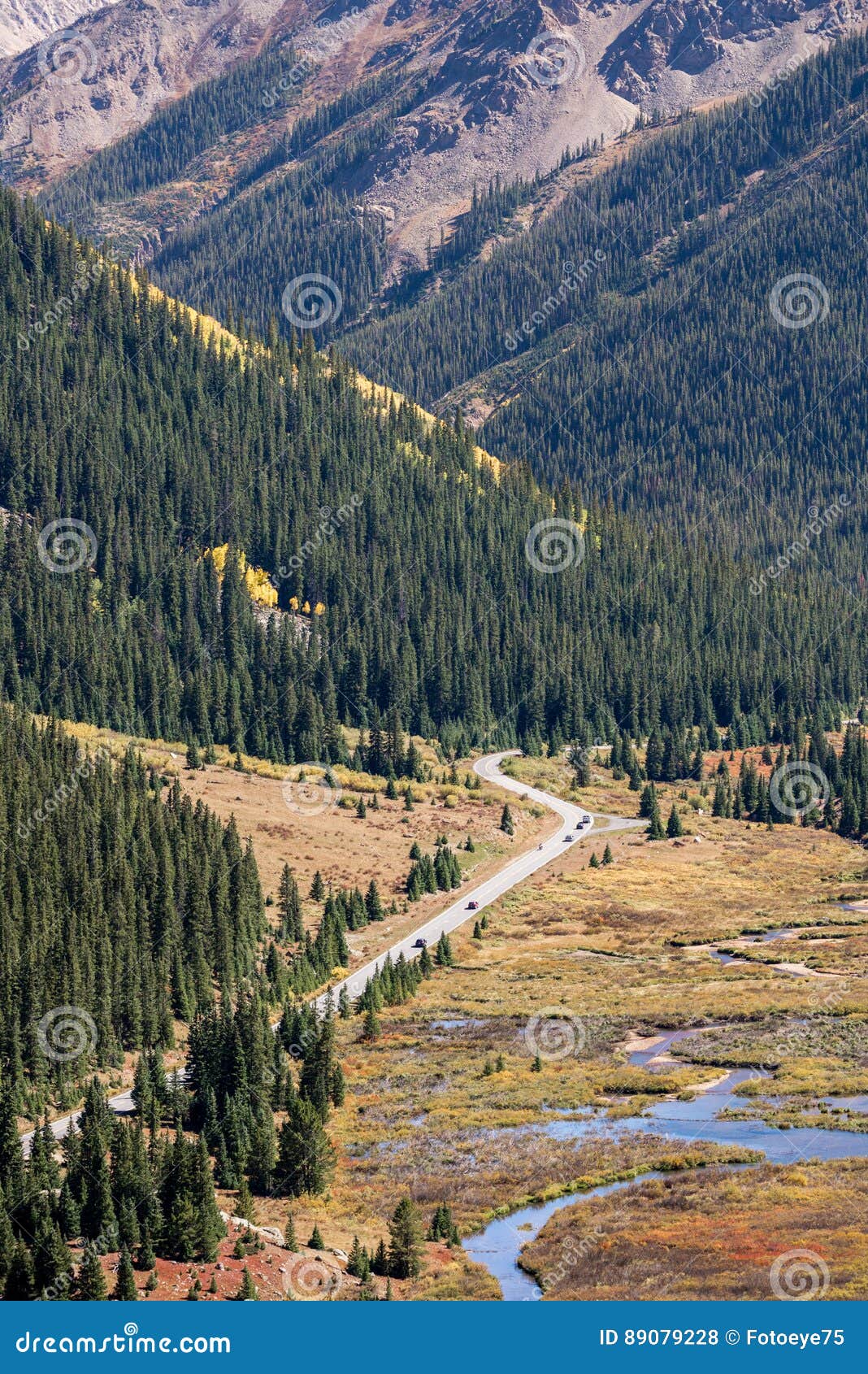 De Rotsachtige Bergen Van Colorado - Onafhankelijkheidspas Stock Foto ...