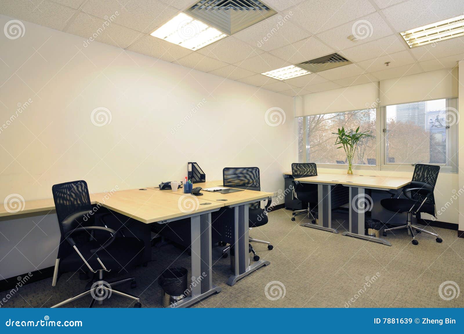 De ruimte van het bureau stock afbeelding. Image of binnenlands - 7881639