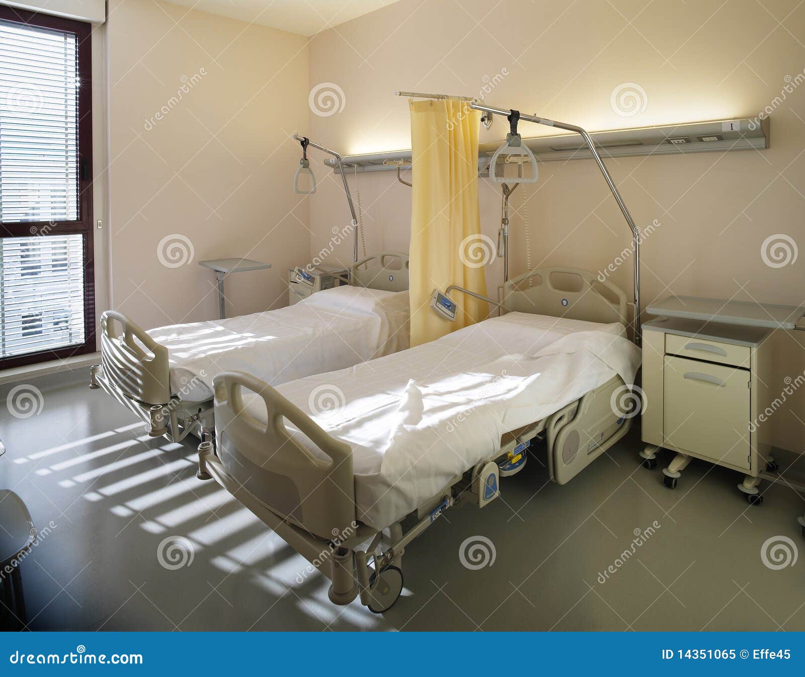 De Ruimte Van Het Ziekenhuis Stock Afbeelding - Image of ambulant ...