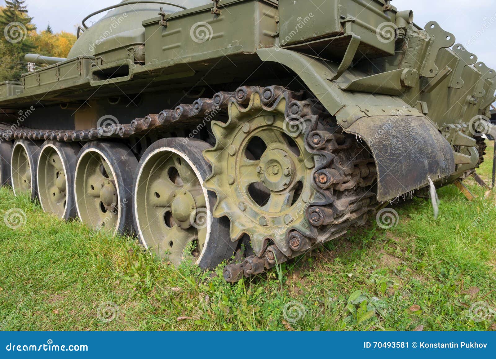 De rupsband van oude tank stock afbeelding. Image of leger - 70493581