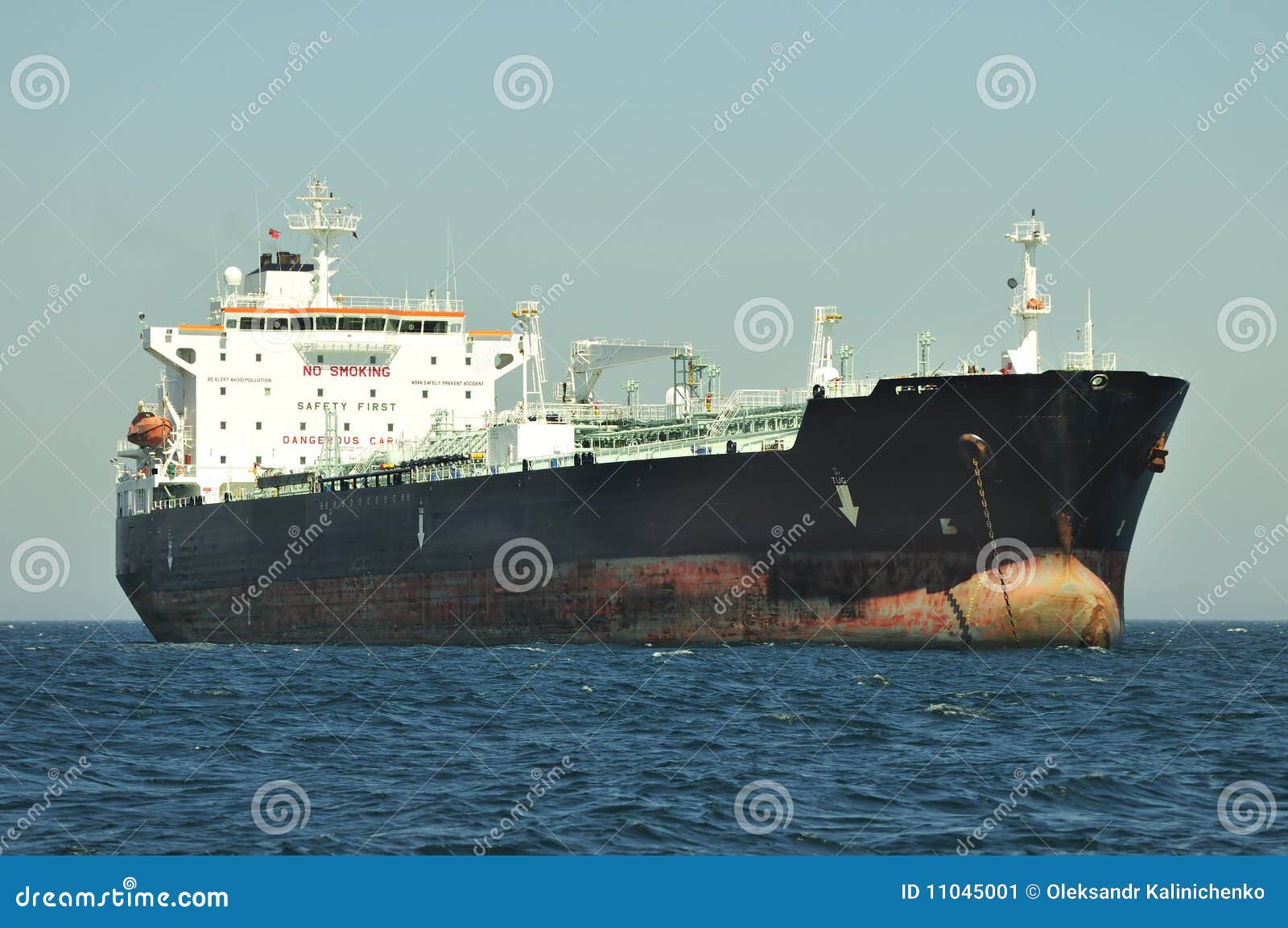 De Ruwe Oliecarrier Van De Tanker Schip Stock Afbeelding - Image of ...