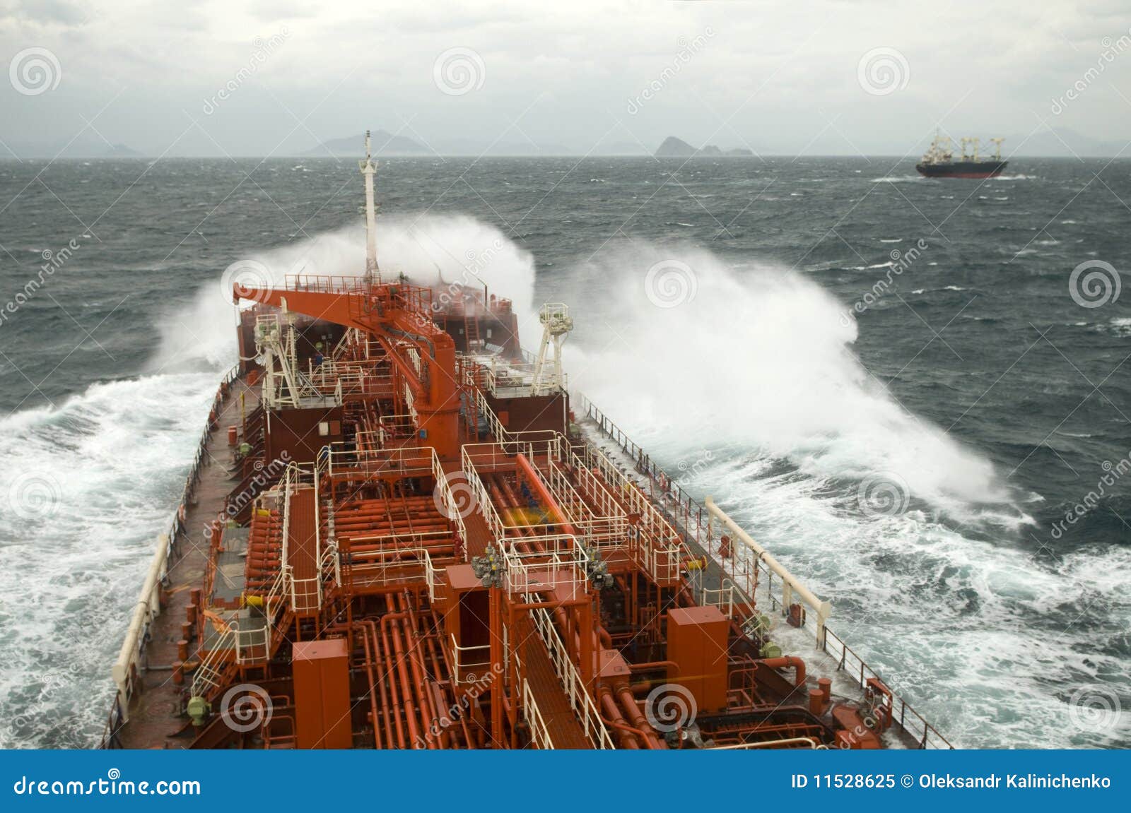 De Ruwe Oliecarrier Van De Tanker Schip Stock Afbeelding - Image of ...